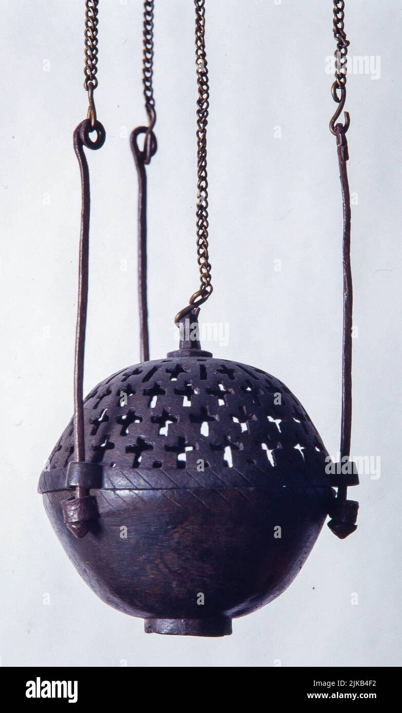 Incensario de bronce, siglos XI-XII. Museu Diocesà de Solsona Stock ...