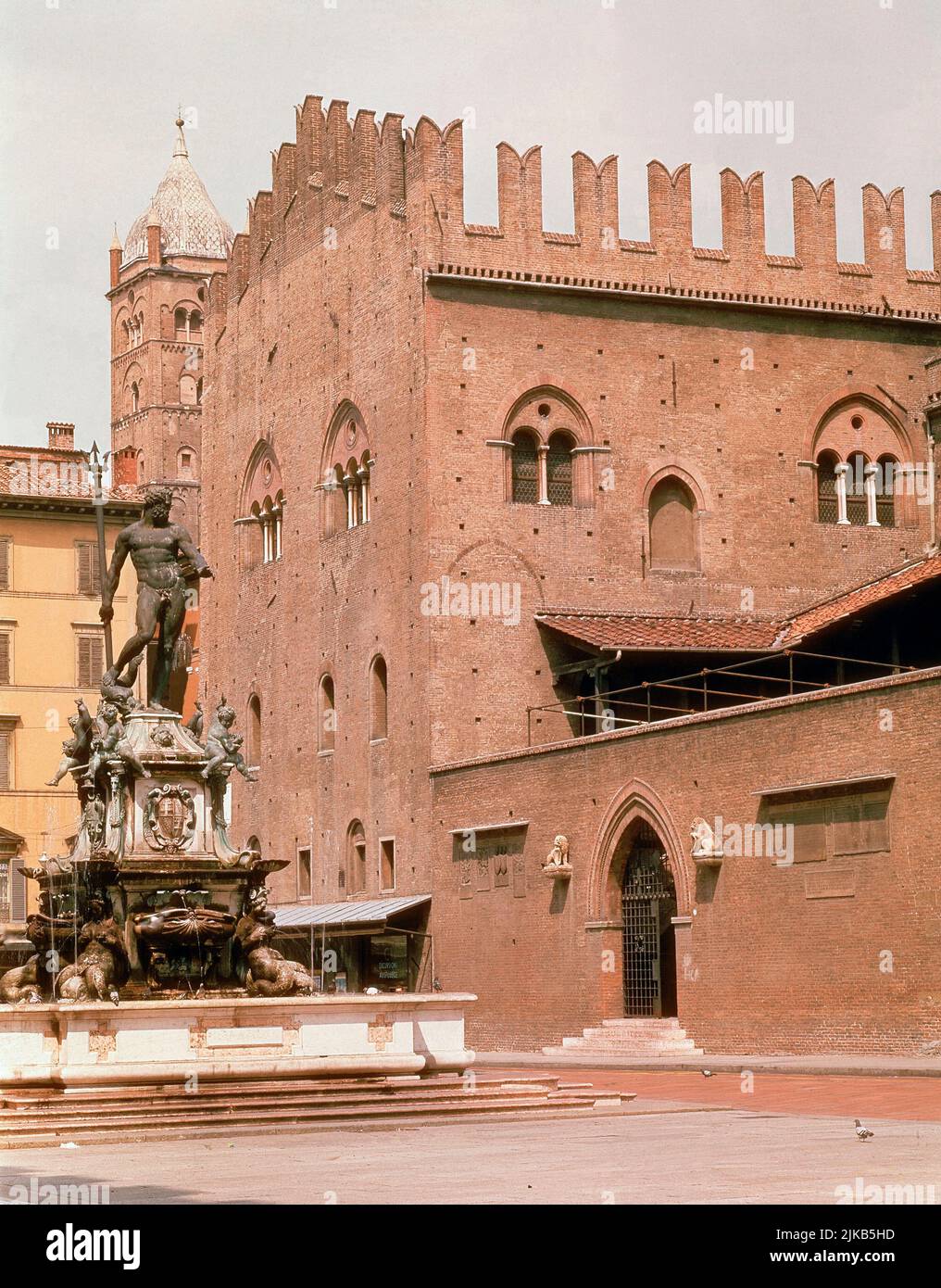 PALACIO DEL REY ENZO - SIGLO XIII. Author: FIERAVANTE F. Location ...