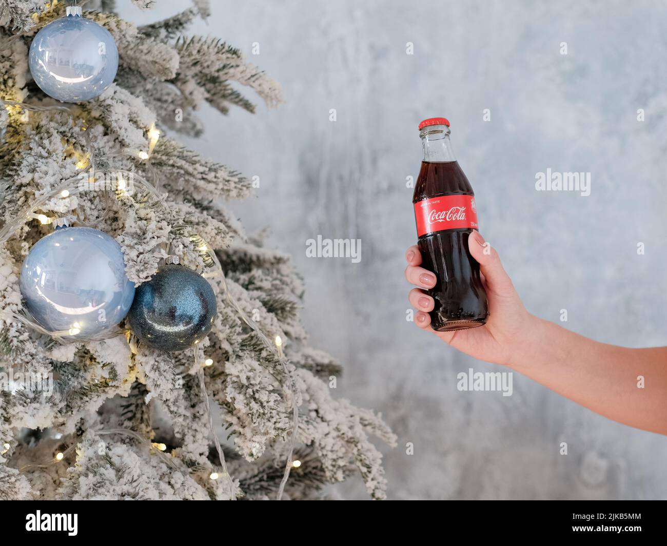 Coca cola glass bottles hi-res stock photography and images - Alamy