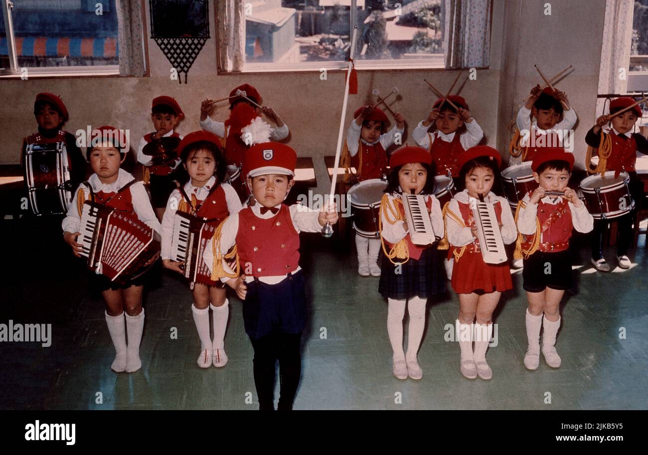 FORMACION DE BANDA MUSICAL DE NIÑOS DE PARVULOS. Location: INTERIOR ...