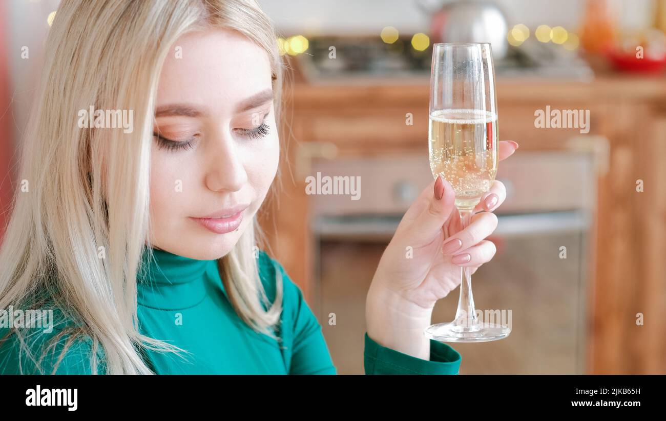 Champagne lady hi-res stock photography and images - Alamy