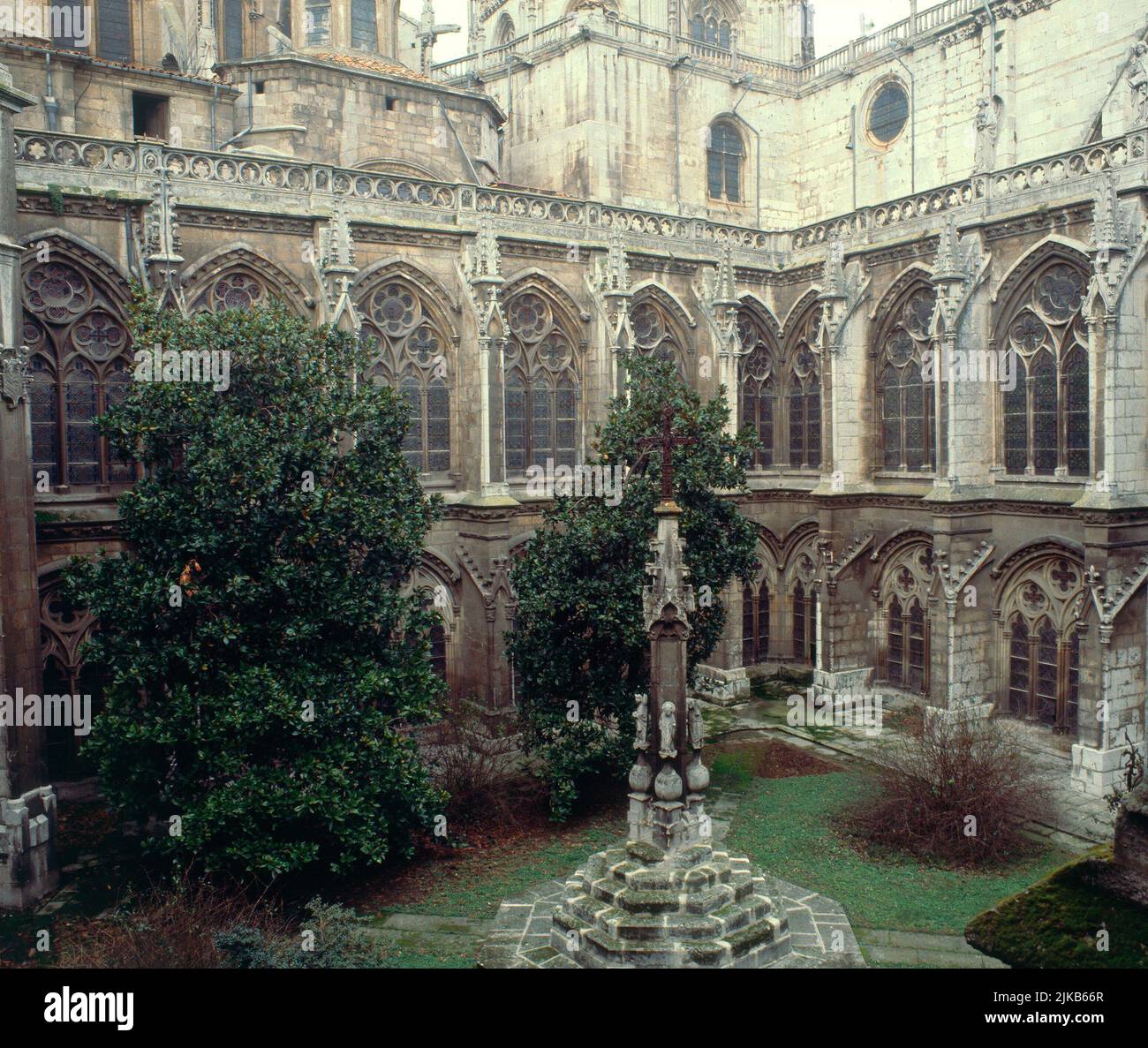 CLAUSTRO. Location: CATEDRAL-INTERIOR. BURGOS. SPAIN Stock Photo - Alamy