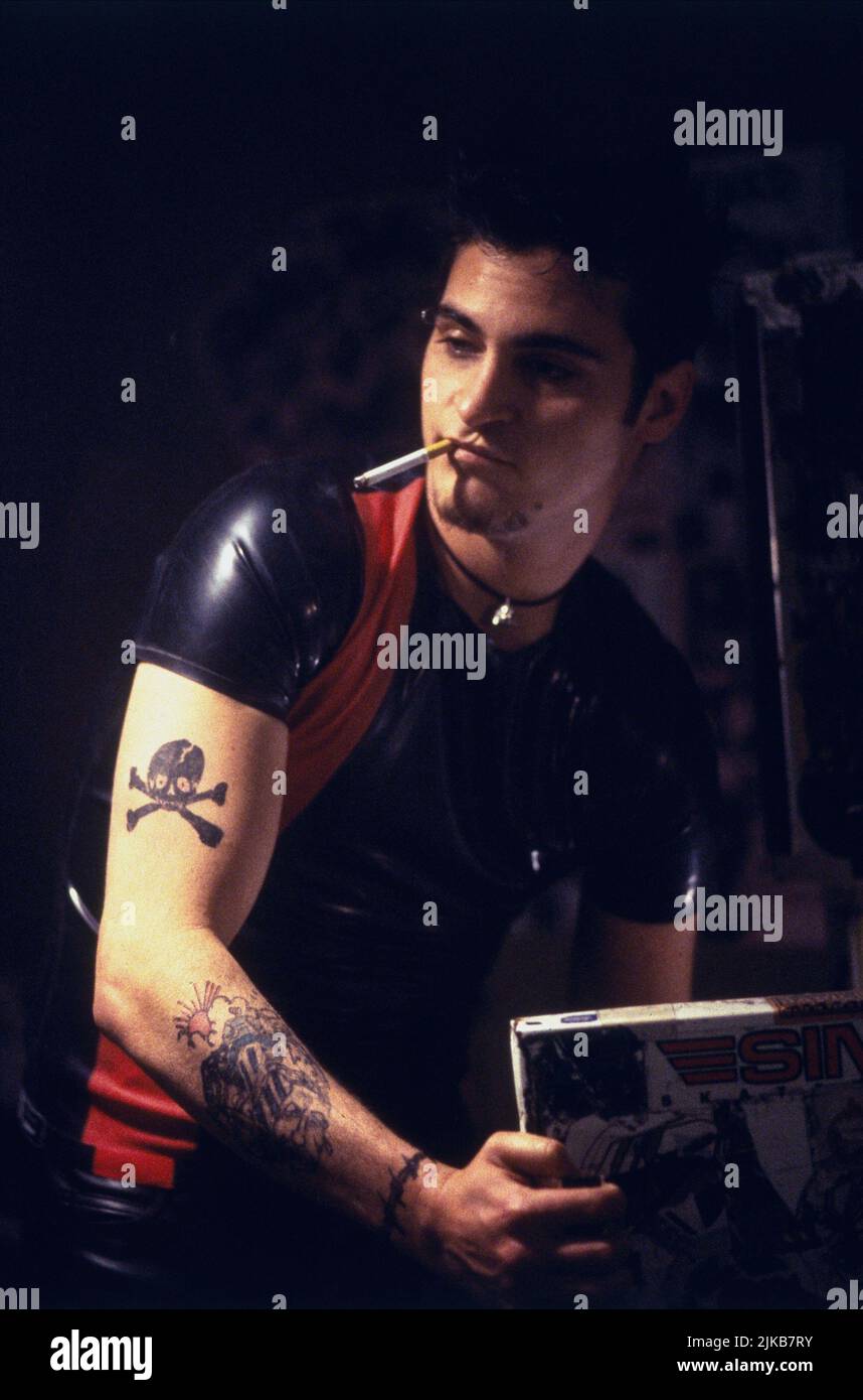 Joaquin Phoenix Film: 8mm (USA/DE 1999) Characters: Max California ...