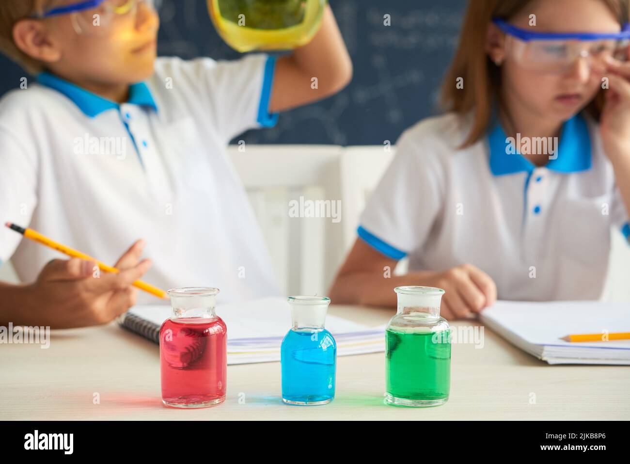 Science flasks colors hi-res stock photography and images - Alamy