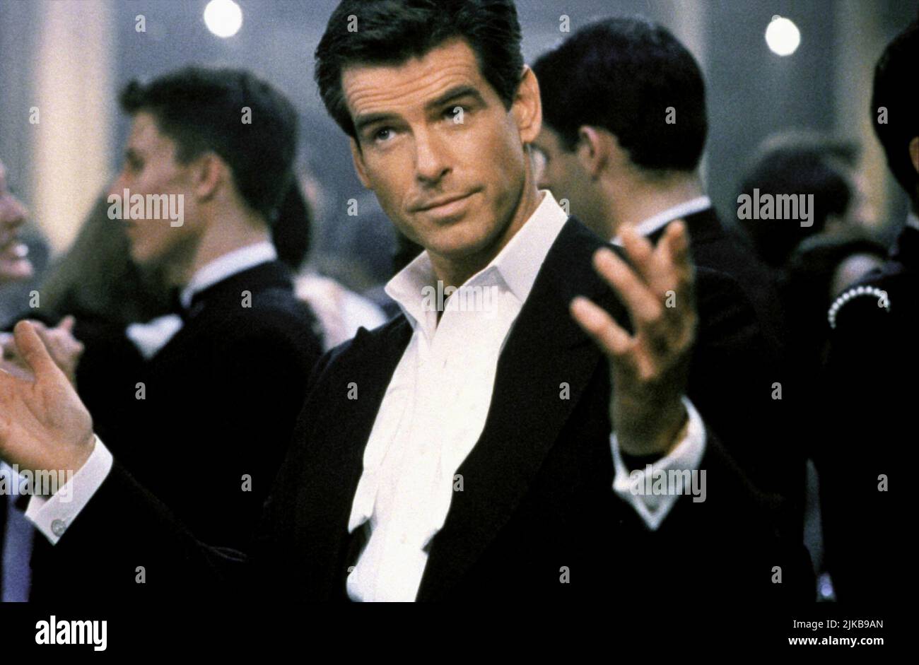 Pierce Brosnan Film The Thomas Crown Affair (1999) Characters: Thomas ...