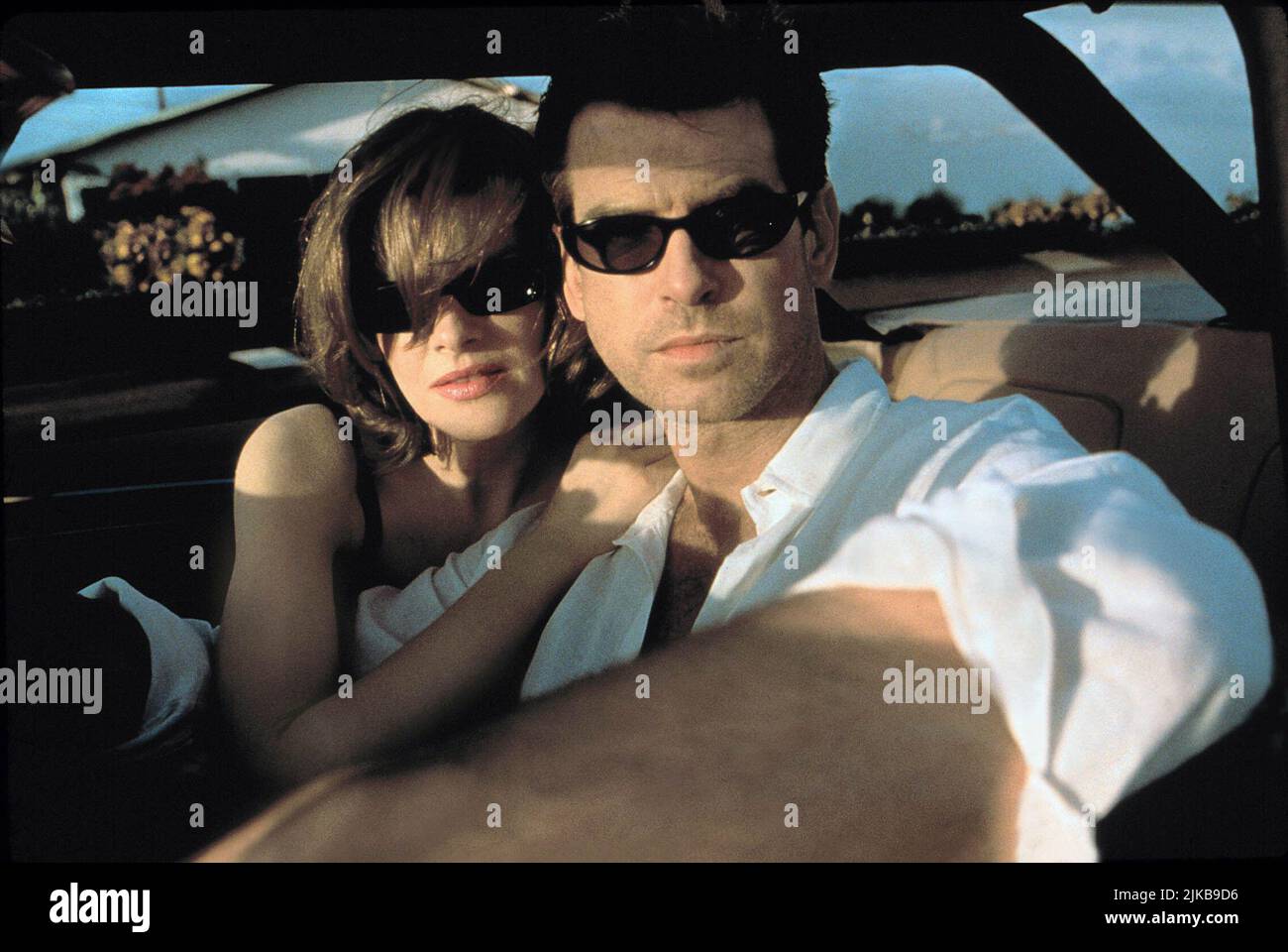 Rene Russo & Pierce Brosnan Film The Thomas Crown Affair (1999 ...