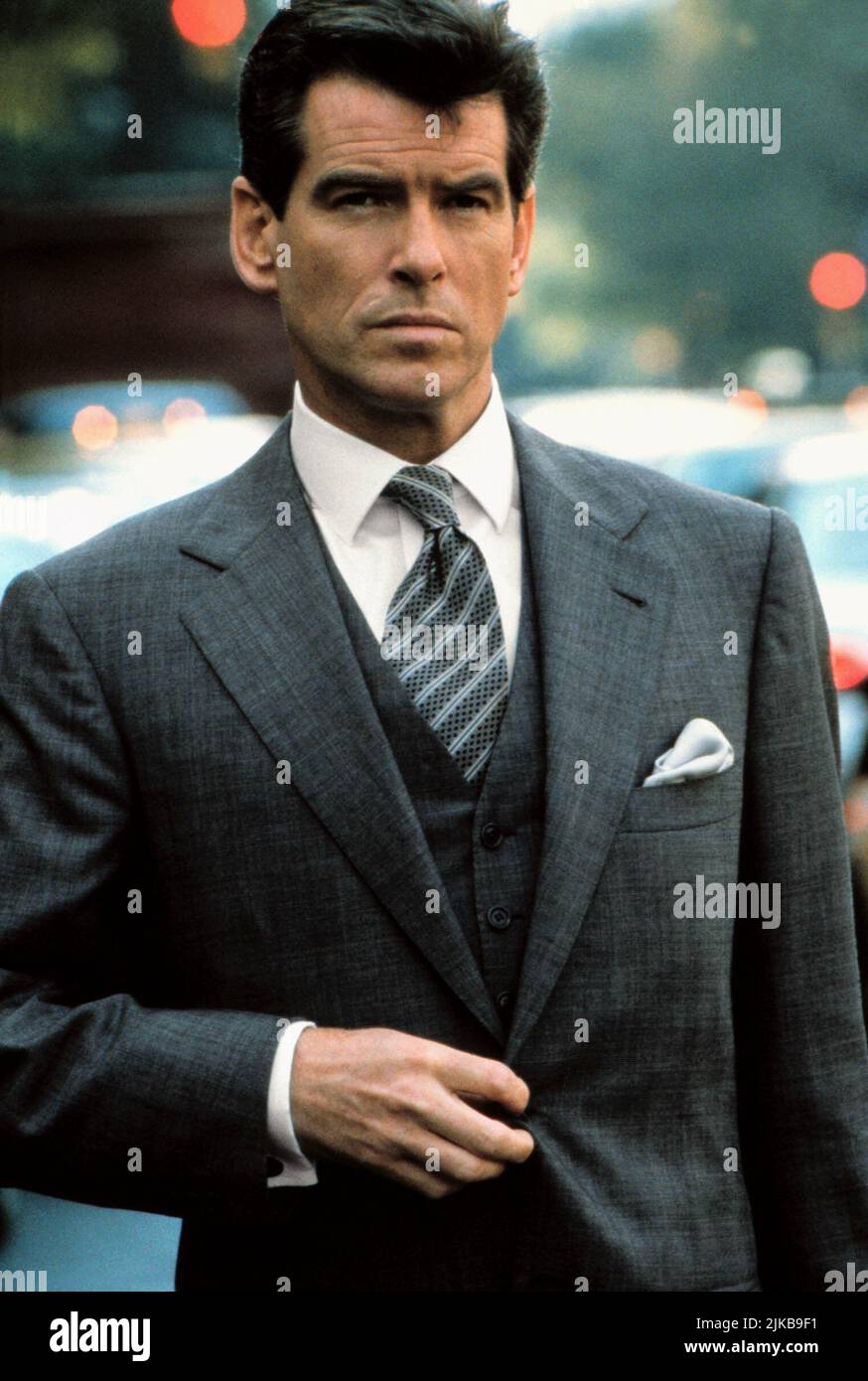 Pierce Brosnan Film The Thomas Crown Affair (1999) Characters: Thomas ...
