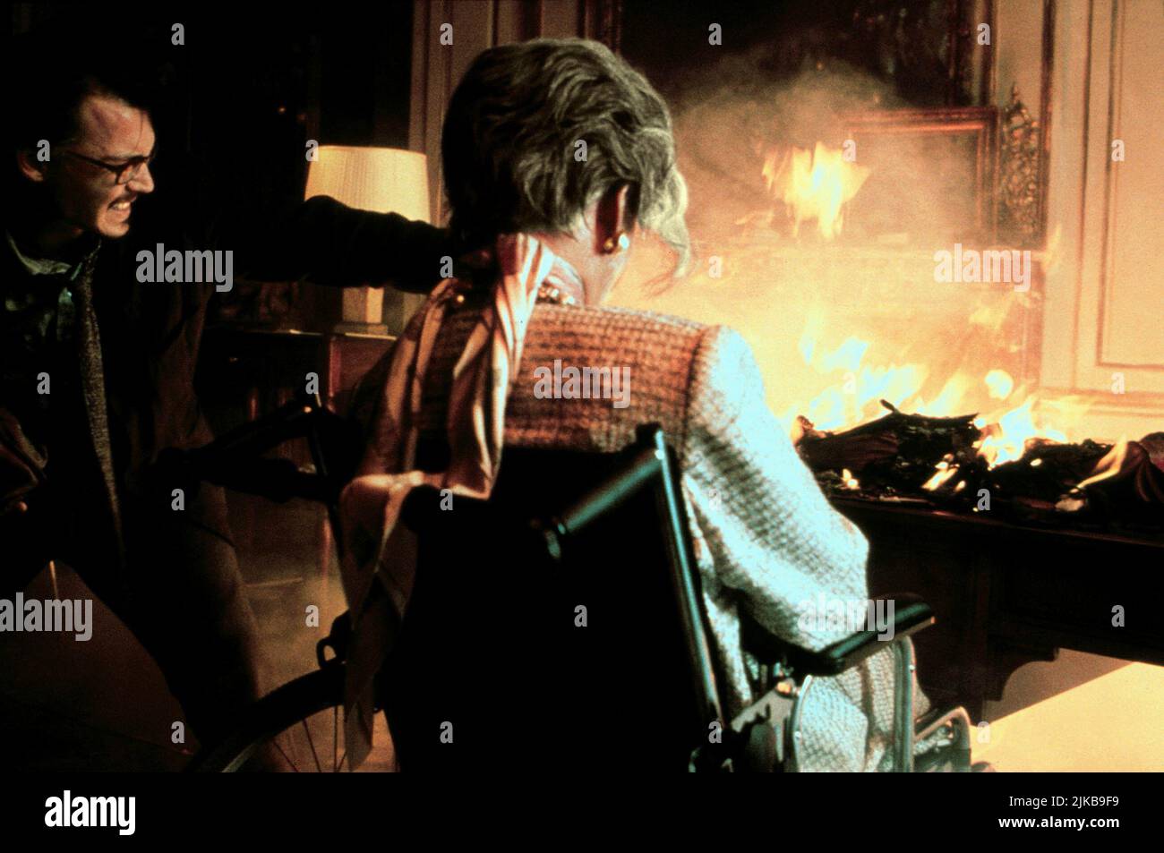 Johnny Depp & Barbara Jefford Film: The Ninth Gate (FR/E/USA 1999 ...