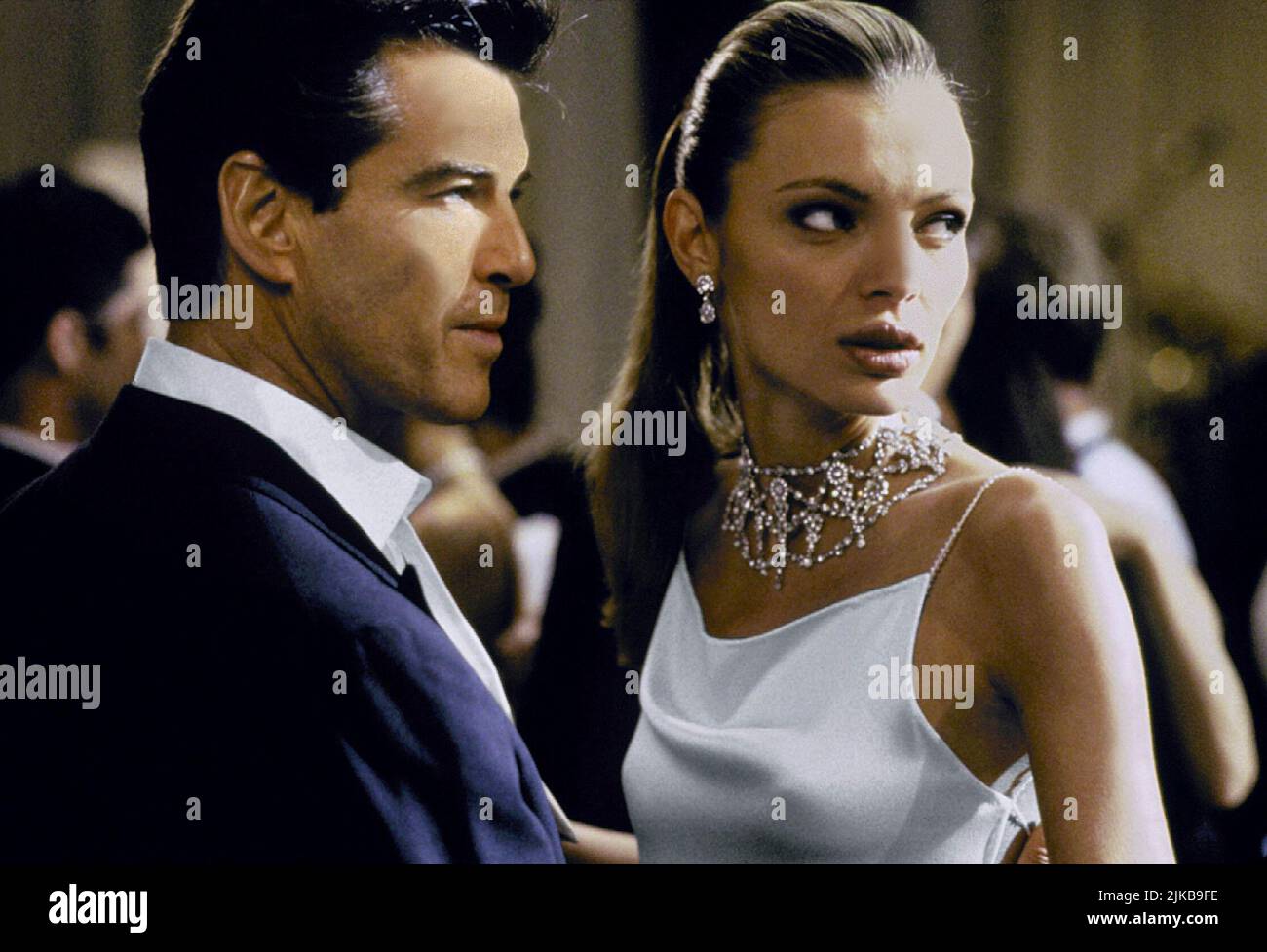 Pierce Brosnan & Esther Canadas Film The Thomas Crown Affair (1999 ...