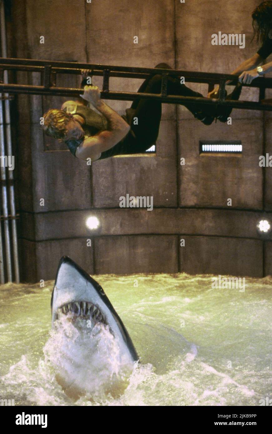 Thomas Jane Film Deep Blue Sea (USA/AUS 1999) Characters: Carter Blake ...