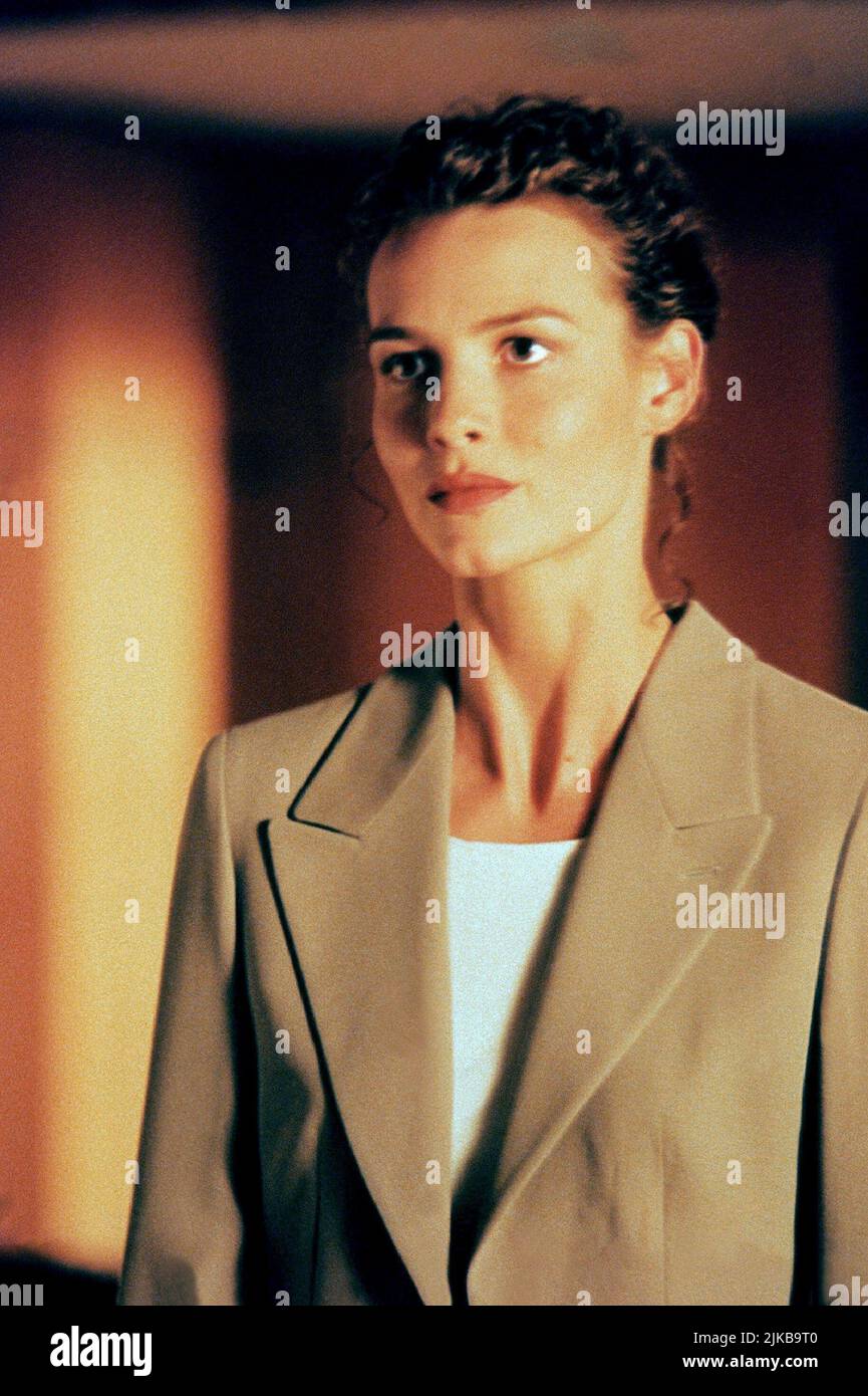 Saffron Burrows Film Deep Blue Sea (USA/AUS 1999) Characters: Dr. Susan ...