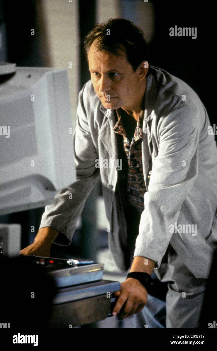 Stellan Skarsgard Film Deep Blue Sea (USA/AUS 1999) Characters: Jim ...