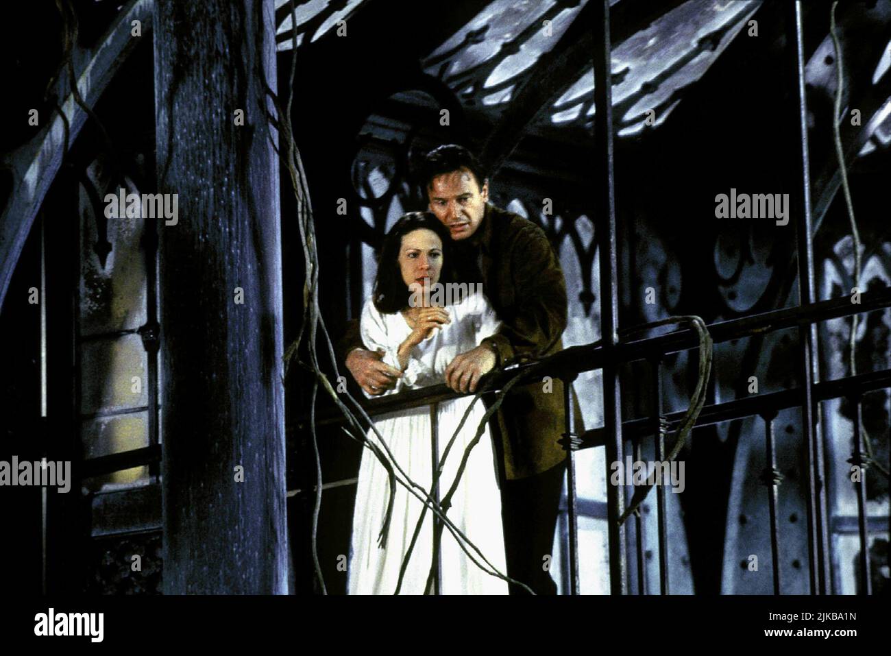 Lili Taylor & Liam Neeson Film The Haunting (1999) Characters: Eleanor ...