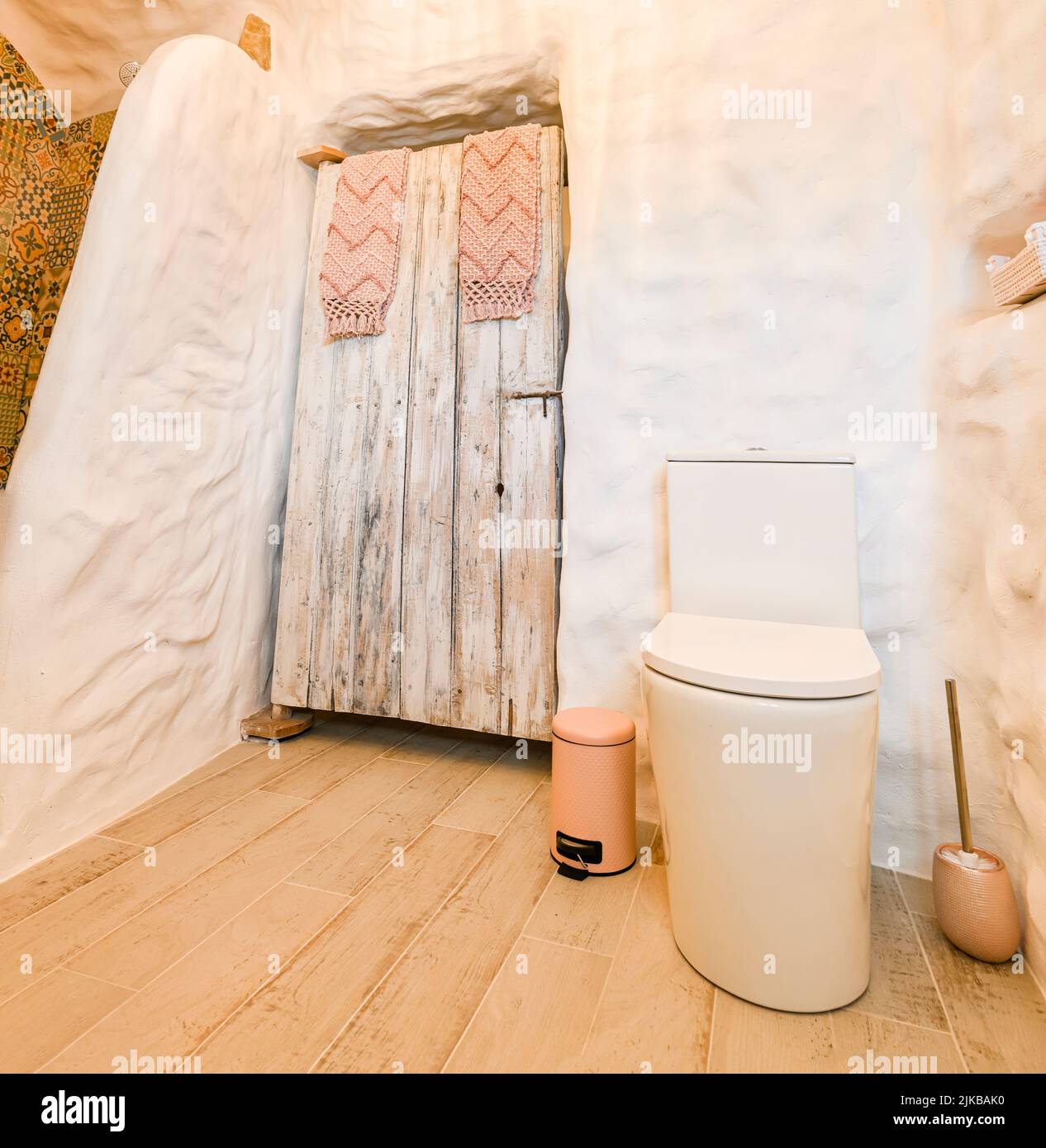 Modern cave dwelling hi-res stock photography and images - Alamy