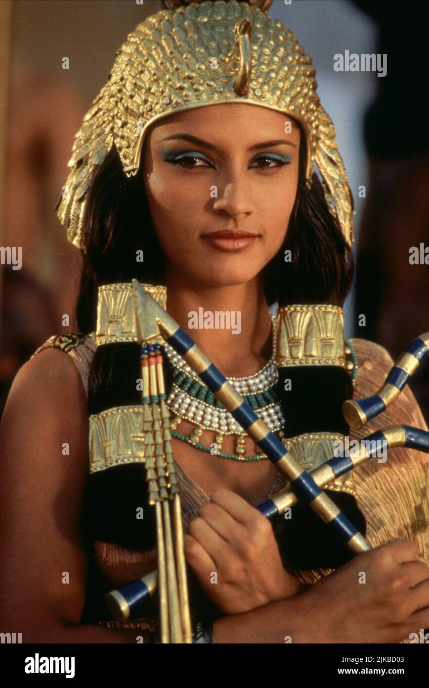 Leonor varela cleopatra 1999 hi-res stock photography and images - Alamy