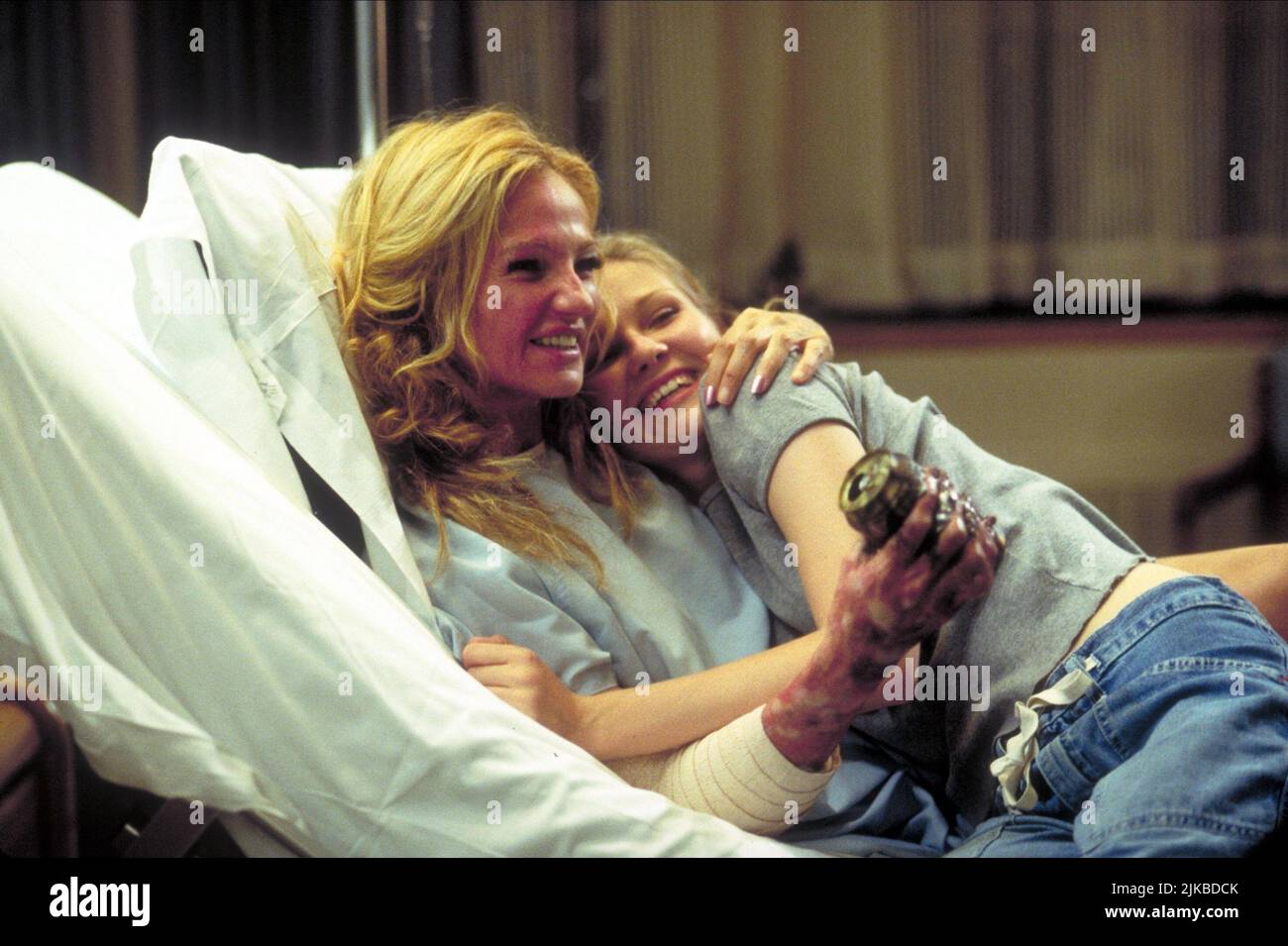 Ellen Barkin & Kirsten Dunst Film: Drop Dead Gorgeous (USA/DE 1999) Characters: Annette Atkins ...