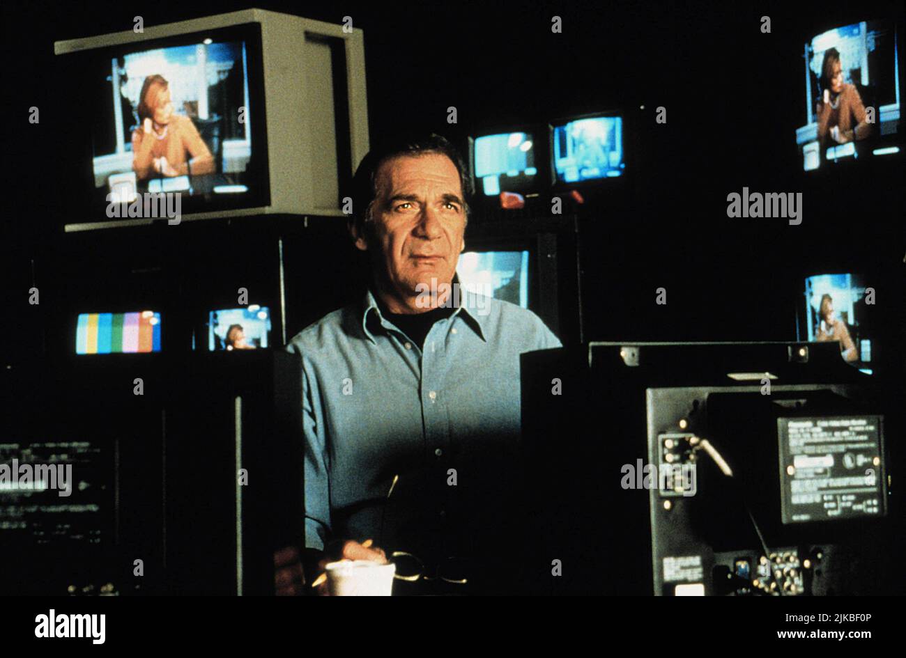 Sydney Pollack Film: Random Hearts (USA 1999) Characters: Carl Broman ...