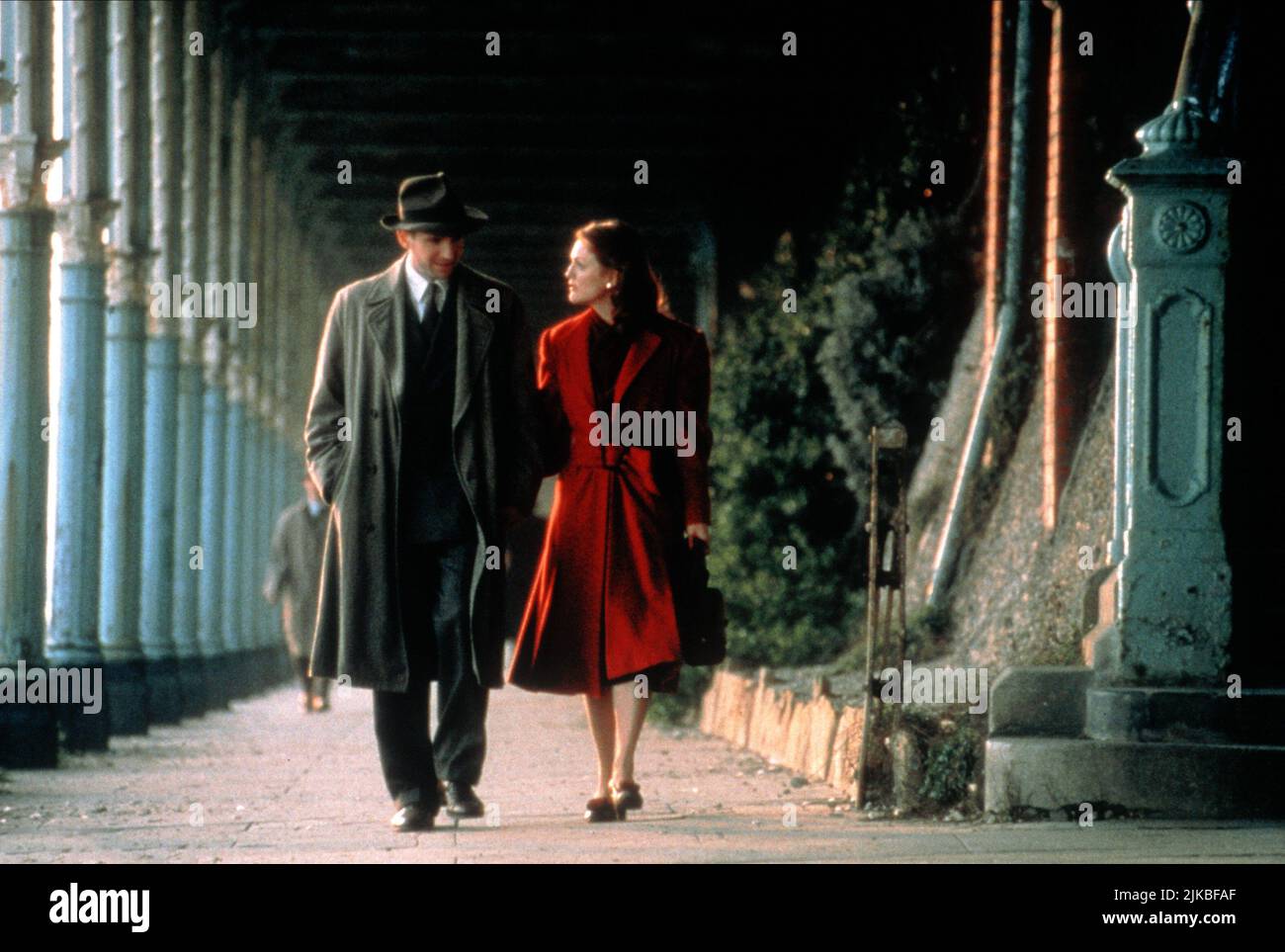 Ralph Fiennes & Julianne Moore Film The End Of The Affair (1999 ...