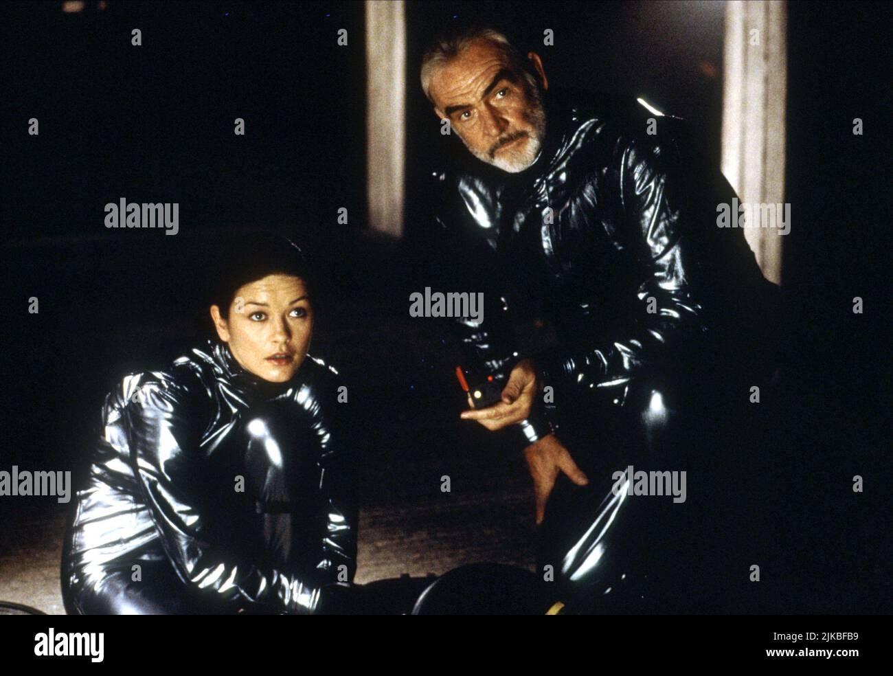 Catherine zeta jones sean connery entrapment hi-res stock photography and images - Alamy