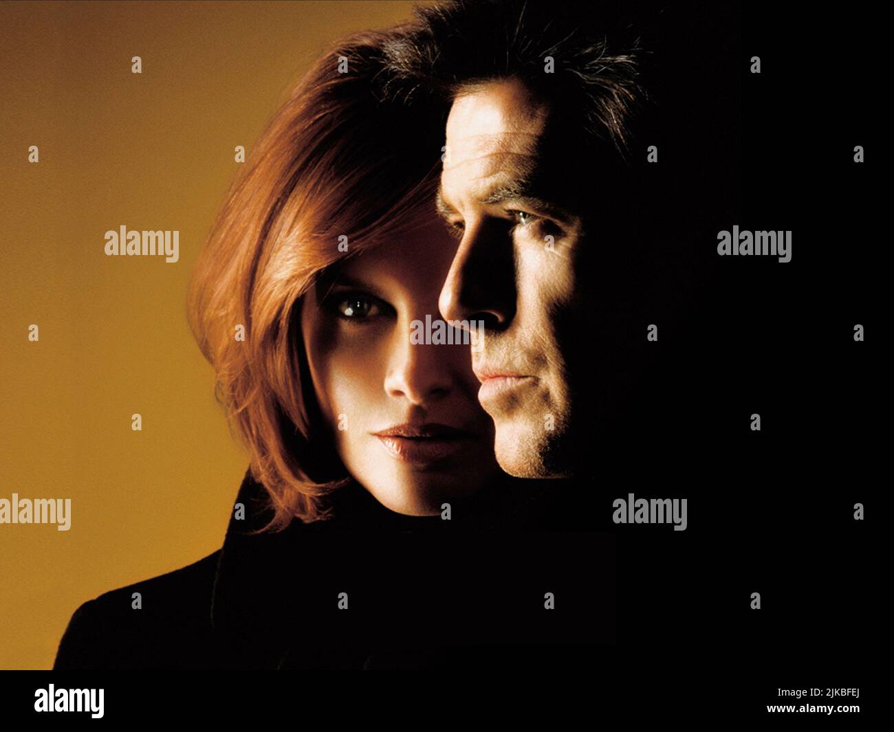 Rene Russo & Pierce Brosnan Film The Thomas Crown Affair (1999 ...