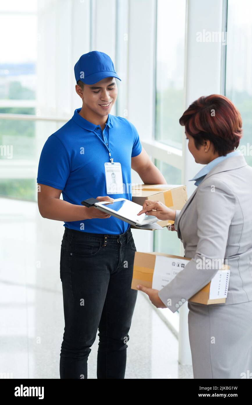 Business lady paying via application for the delivery Stock Photo - Alamy