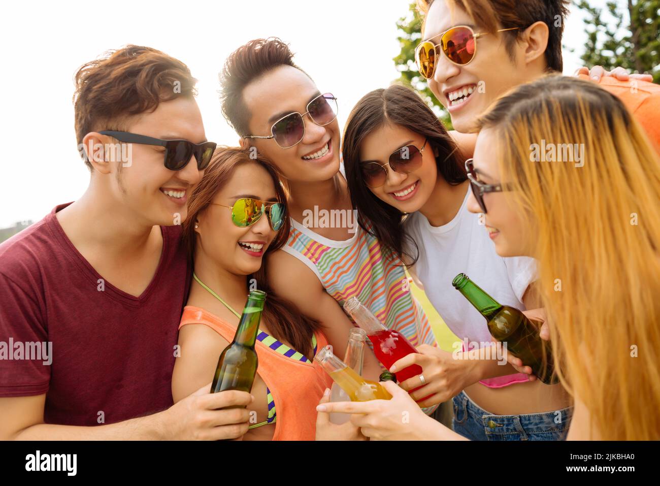 Group of happy young people having soft drinks at ourdoors party Stock ...