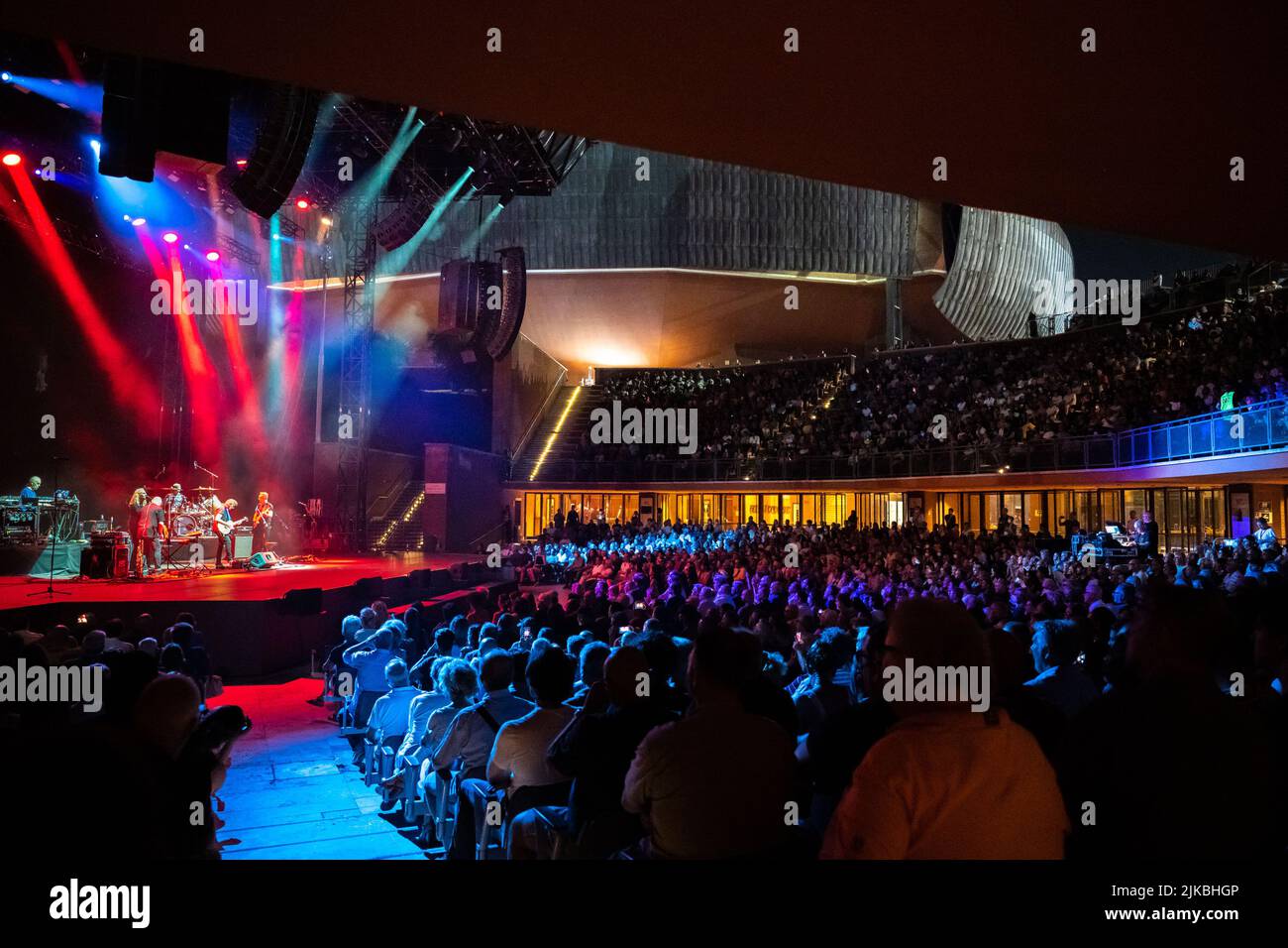 Concert of Steve Hackett, legendary guitarist of Genesis with Genesis ...