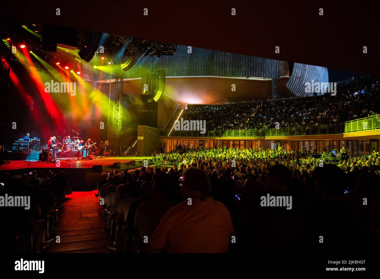 Concert of Steve Hackett, legendary guitarist of Genesis with Genesis ...