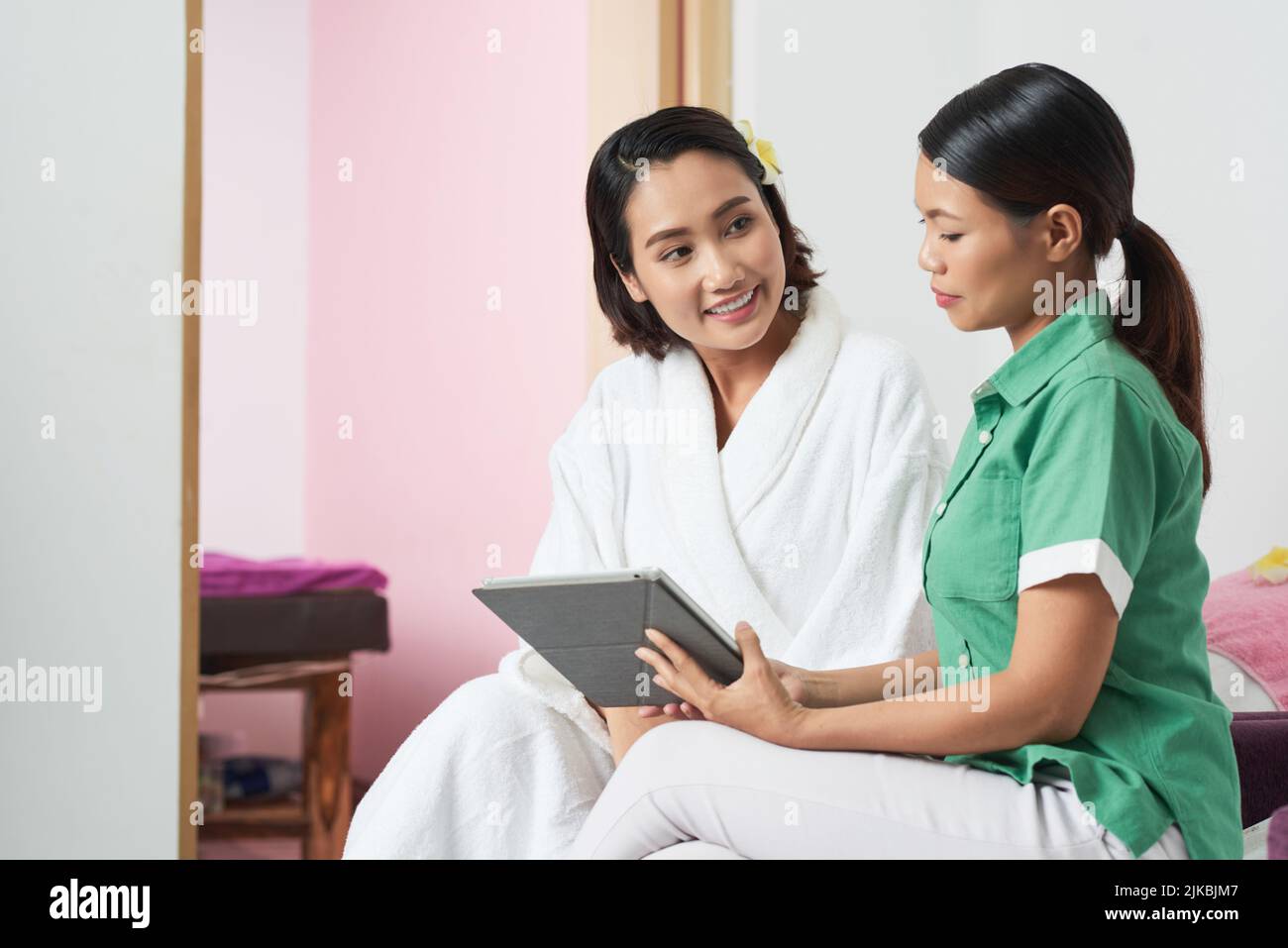 Pretty lady in spa hi-res stock photography and images - Alamy