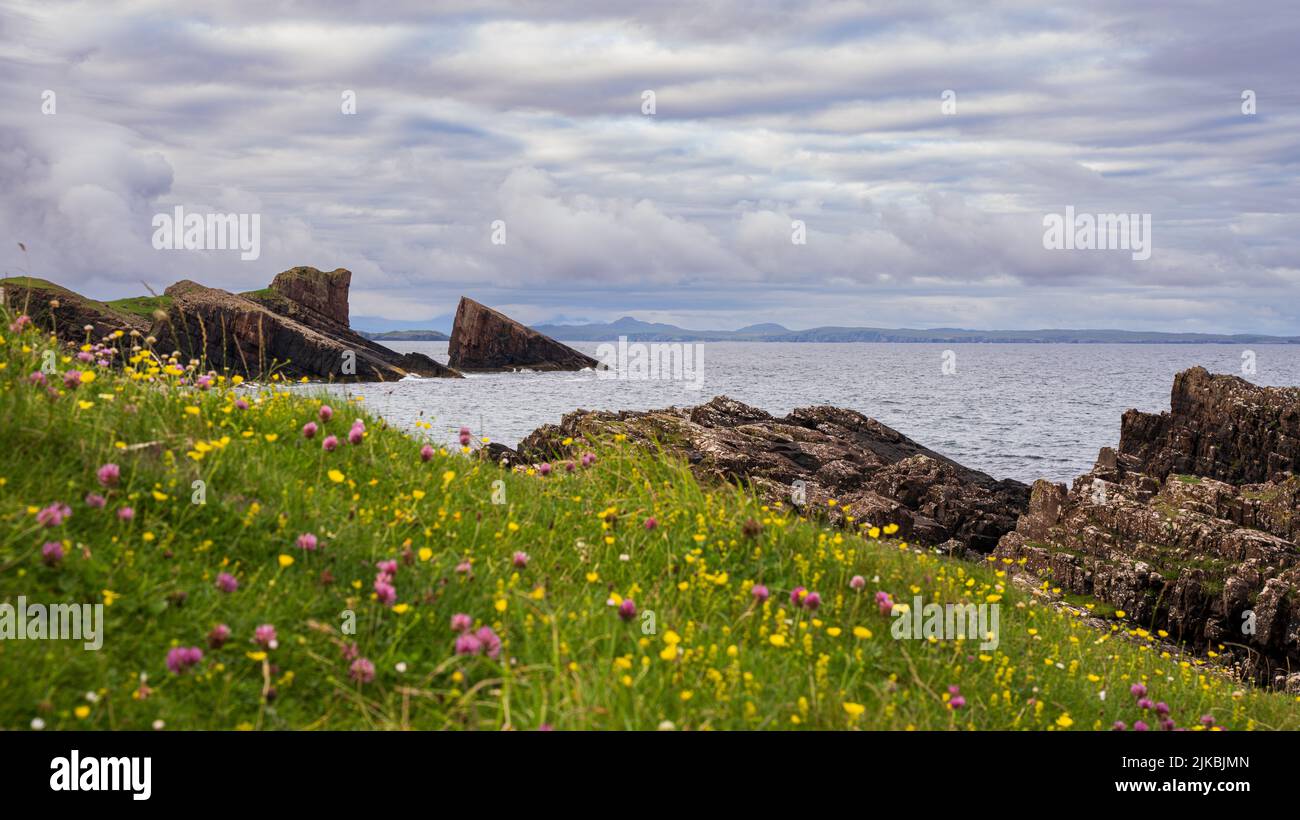 Scottish bothy grass roof hi-res stock photography and images - Alamy