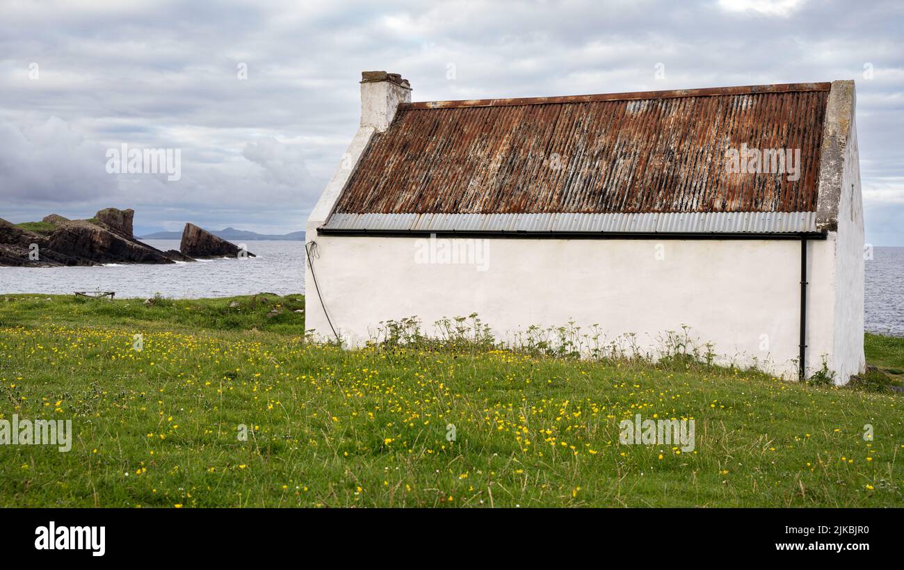 Split Rock Bothy - Clachtoll Stock Photo - Alamy