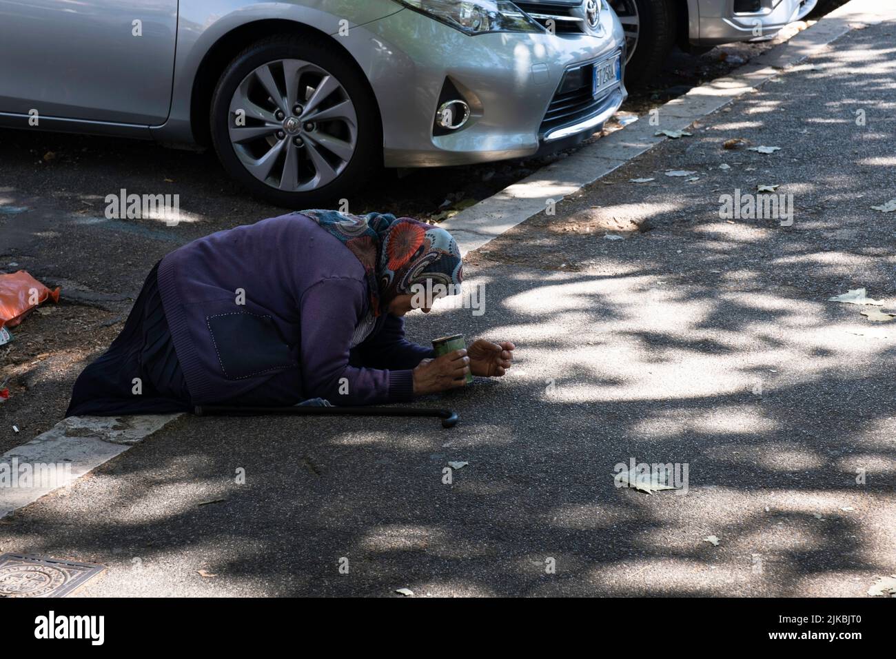 Street beggar hi-res stock photography and images - Alamy