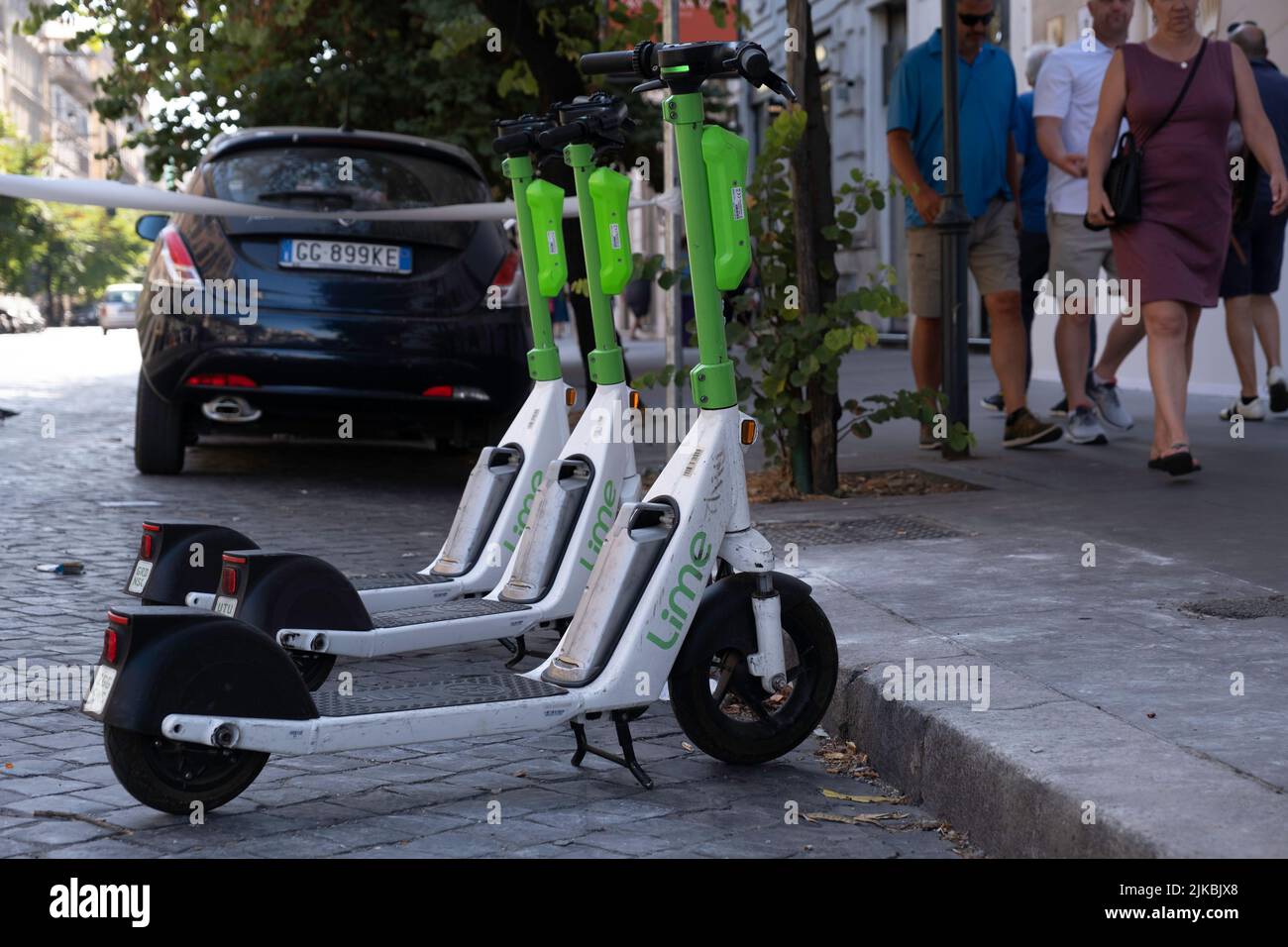 Rome electric scooters hi-res stock photography and images - Alamy