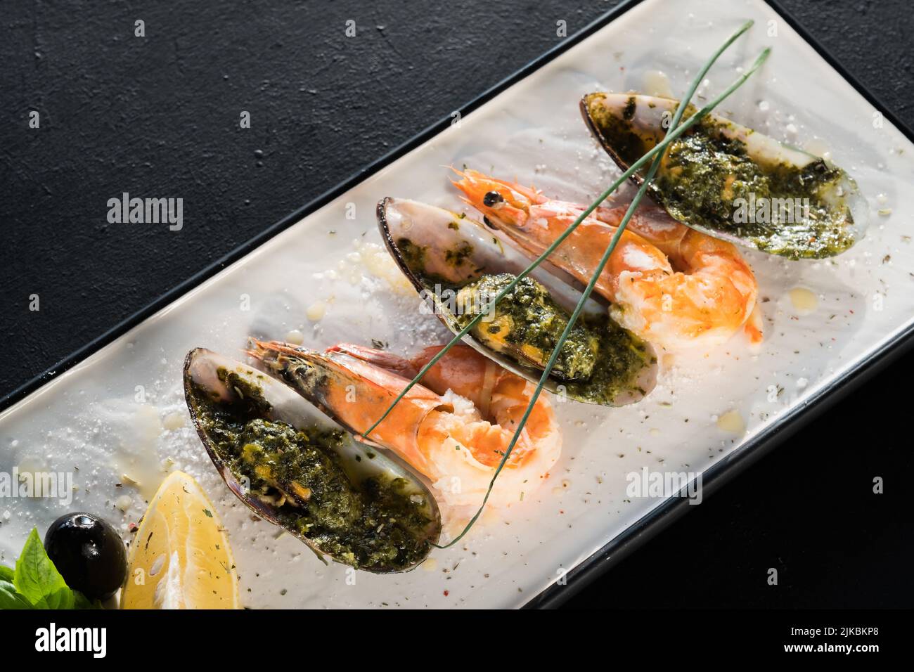 restaurant shellfish delicacy seafood platter Stock Photo - Alamy