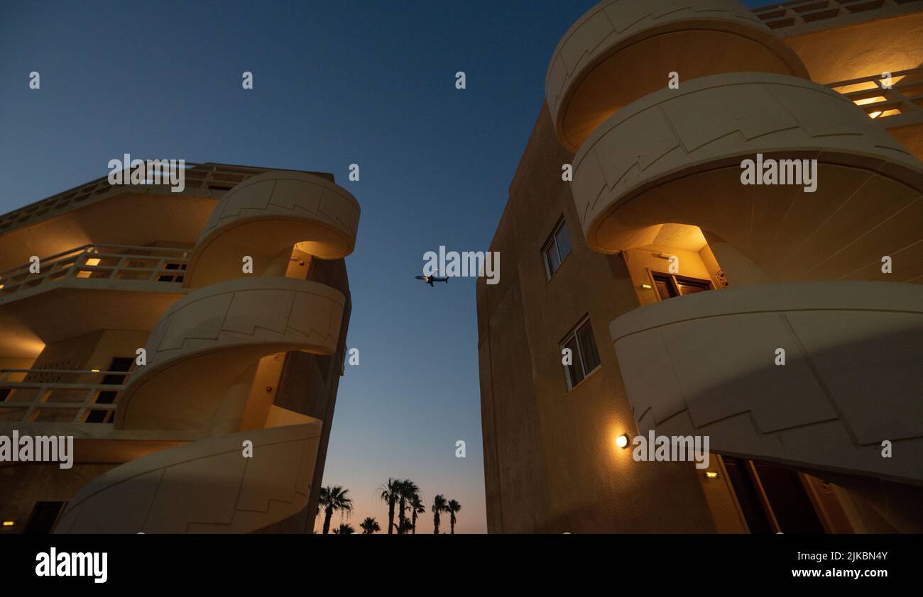 Flying between buildings hi-res stock photography and images - Alamy