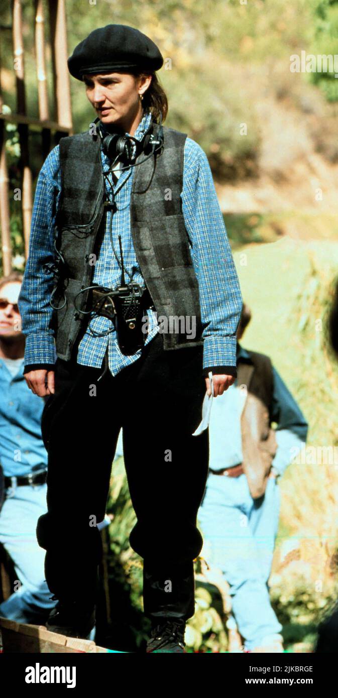 Caroline Thompson Film: Buddy (1997) Director: Caroline Thompson 06 ...