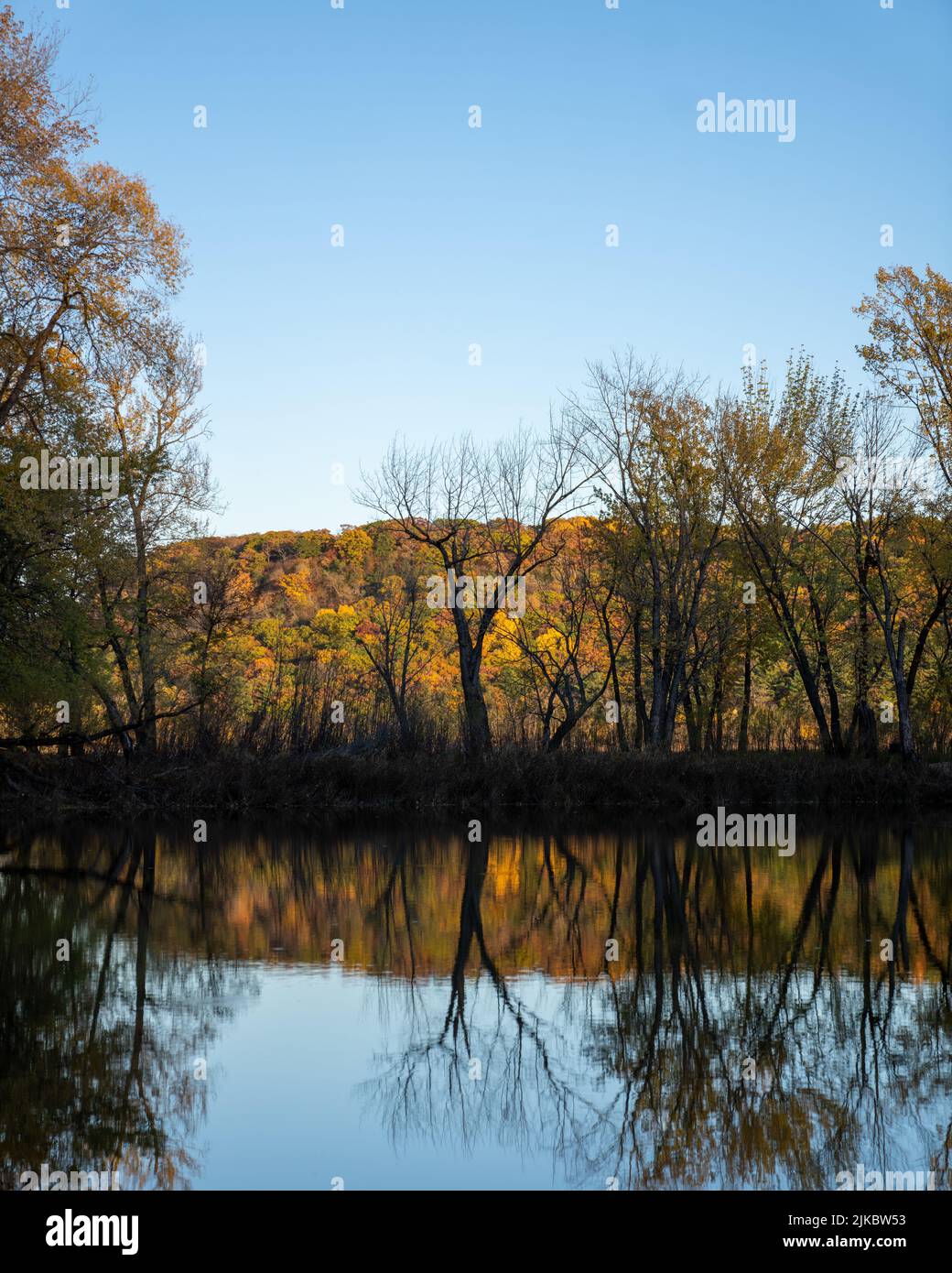Vertical shot sunset reflecting hi-res stock photography and images - Alamy