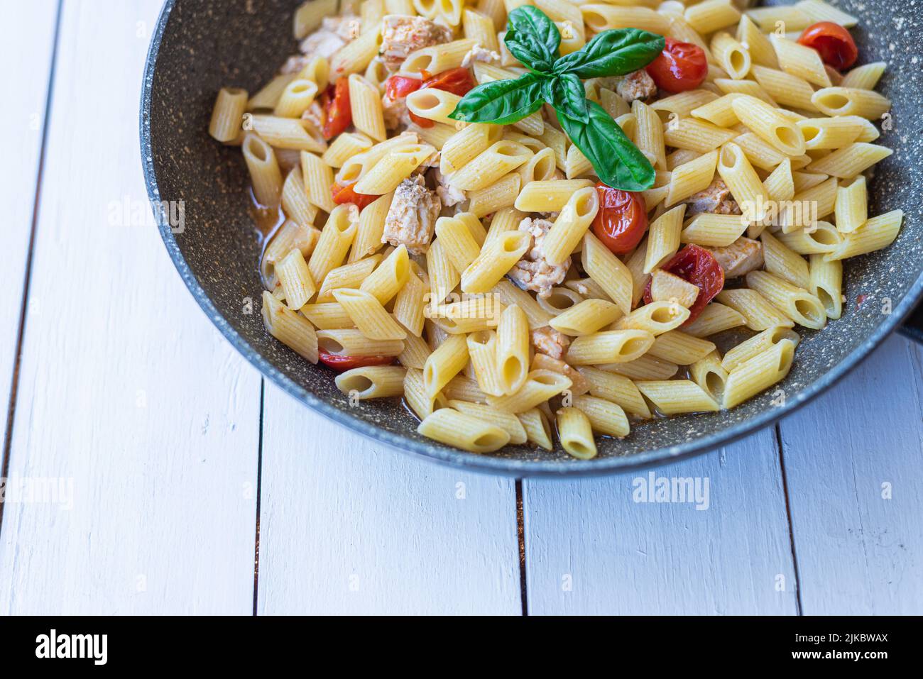 Mezzepenne rigate hi-res stock photography and images - Alamy