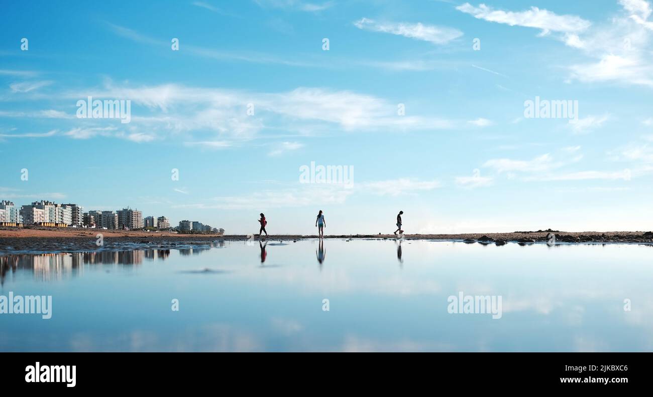 People walking in different directions hi-res stock photography and ...