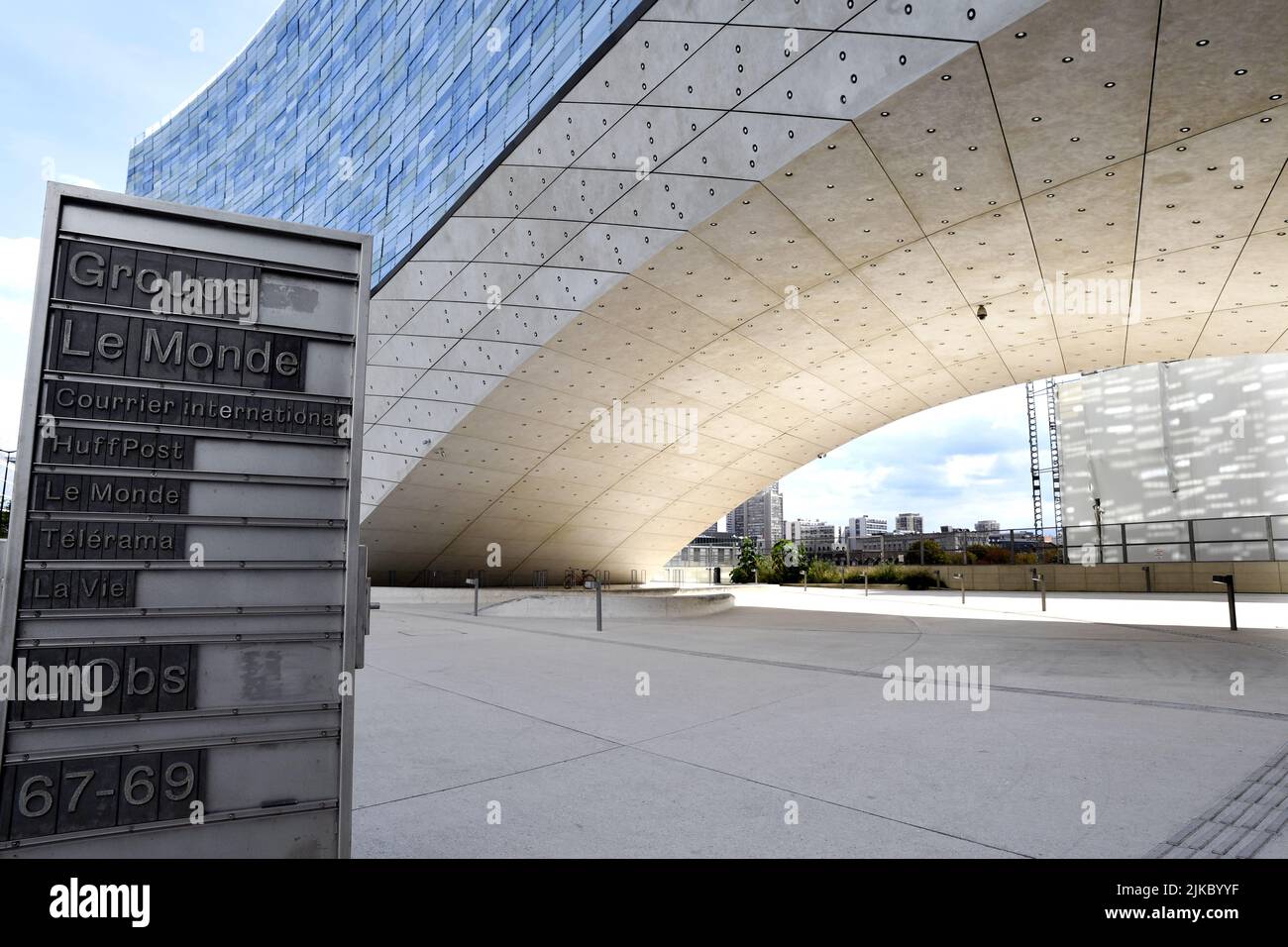 Le Monde Newspaper Headquarter - Paris - France Stock Photo - Alamy