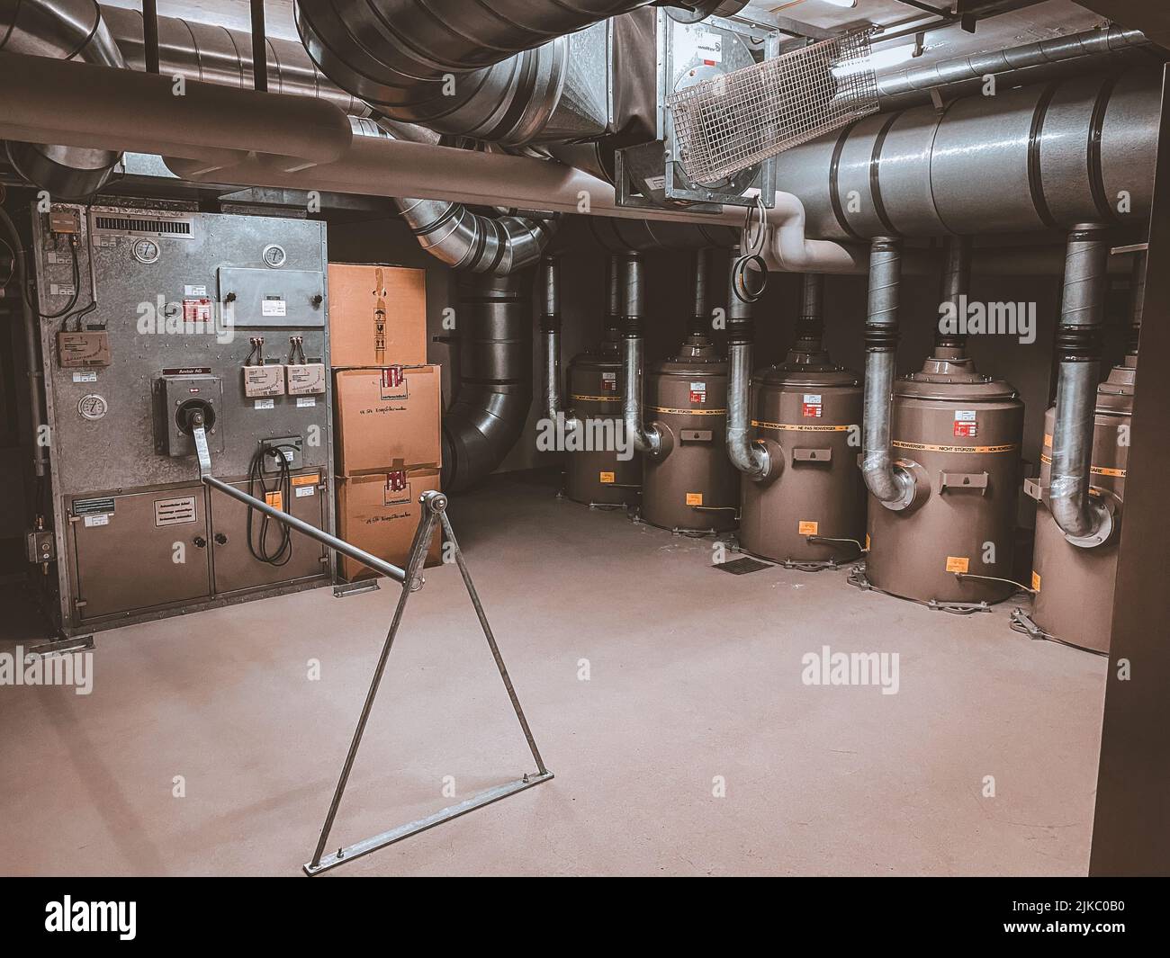 Storage bunker hi-res stock photography and images - Alamy