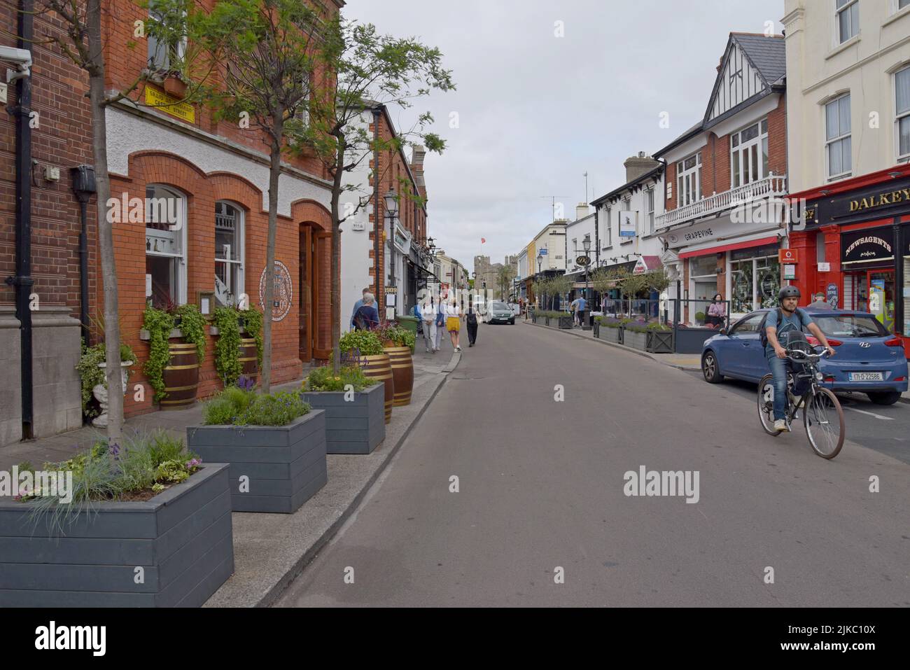 People browsing, shopping and dining in Castle Street, the main street ...