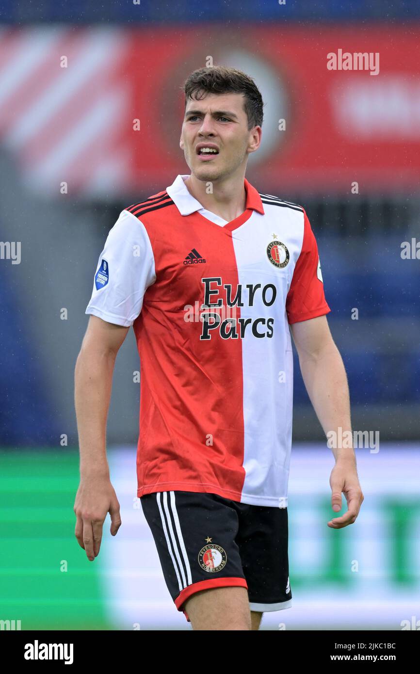 One half action front view red football hi-res stock photography and ...