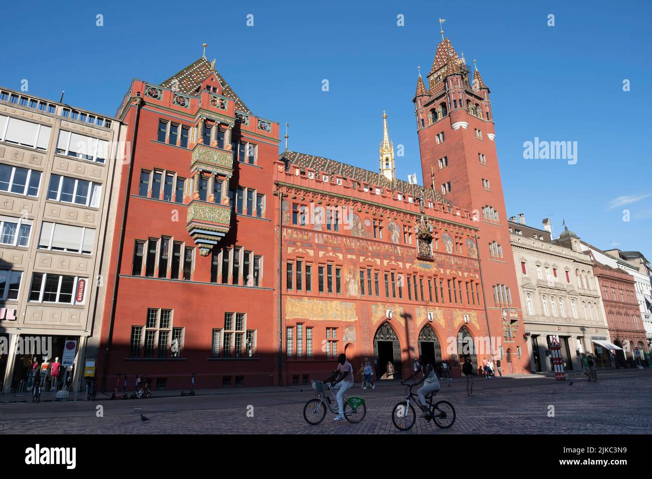 Marktplatz with City Hall (Rathaus) against a clear blue sky with ...