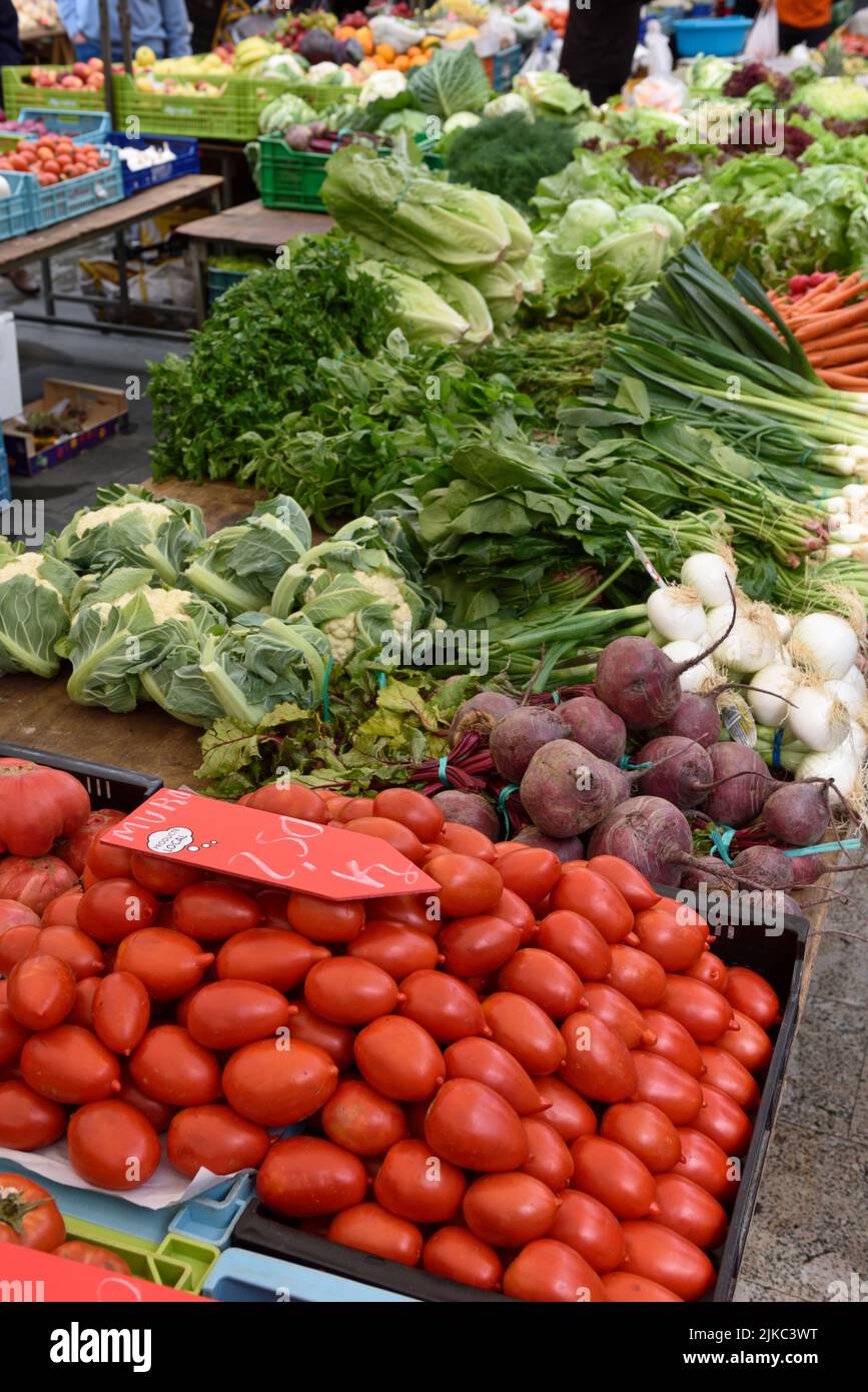 Shoppers and tourist at pollensa market hi-res stock photography and ...