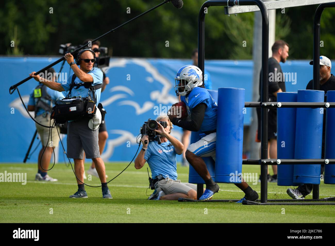 Films crew hi-res stock photography and images - Alamy