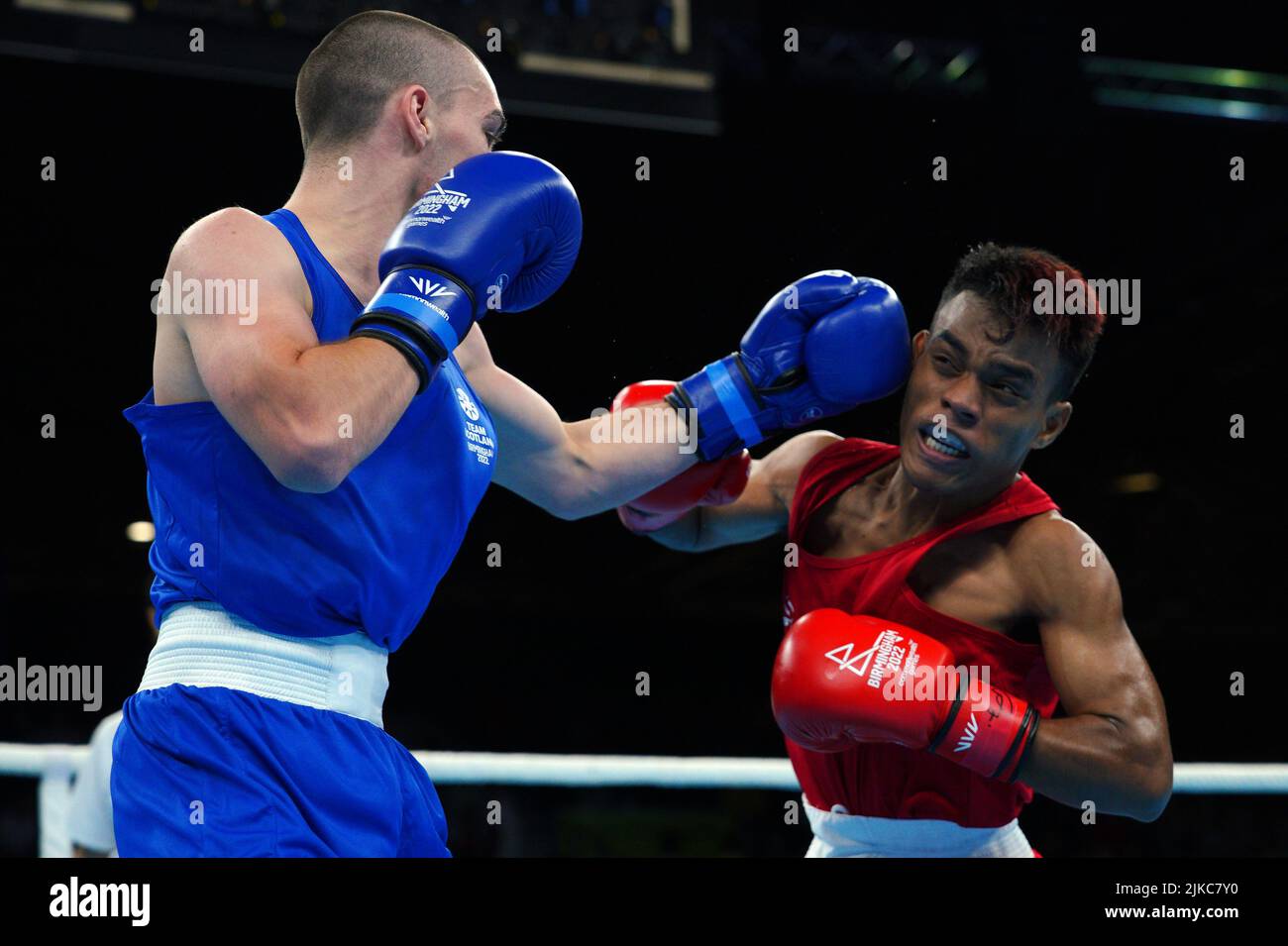 Lennon Mulligan (Blue) from Scotland and Eri Temakau (Red) from ...