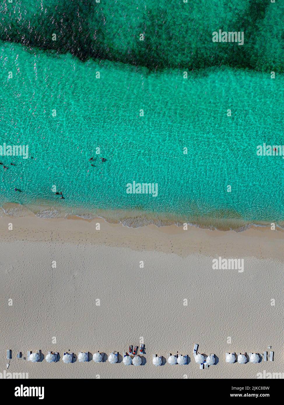 An aerial view of a beach with people resting Stock Photo - Alamy