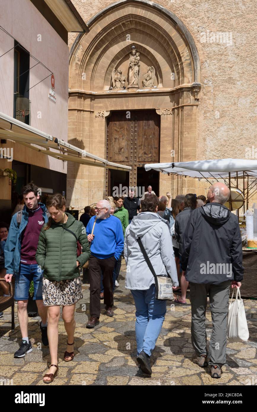 Shopping in pollensa hi-res stock photography and images - Alamy