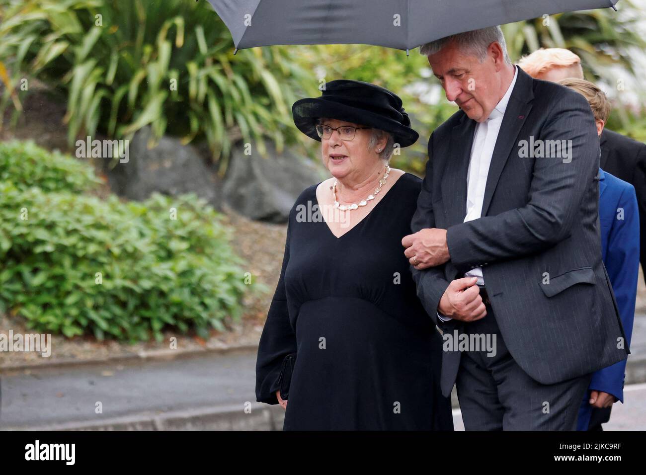 David trimble with his wife hi-res stock photography and images - Alamy